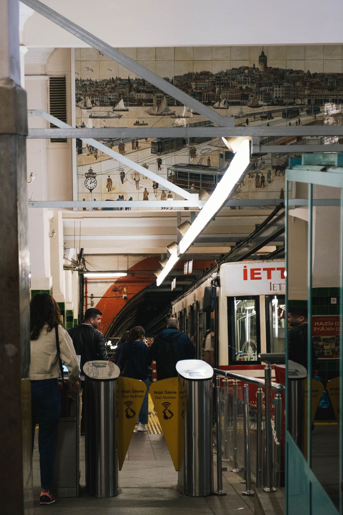 Subway Crowd Photos, Download The BEST Free Subway Crowd Stock Photos ...