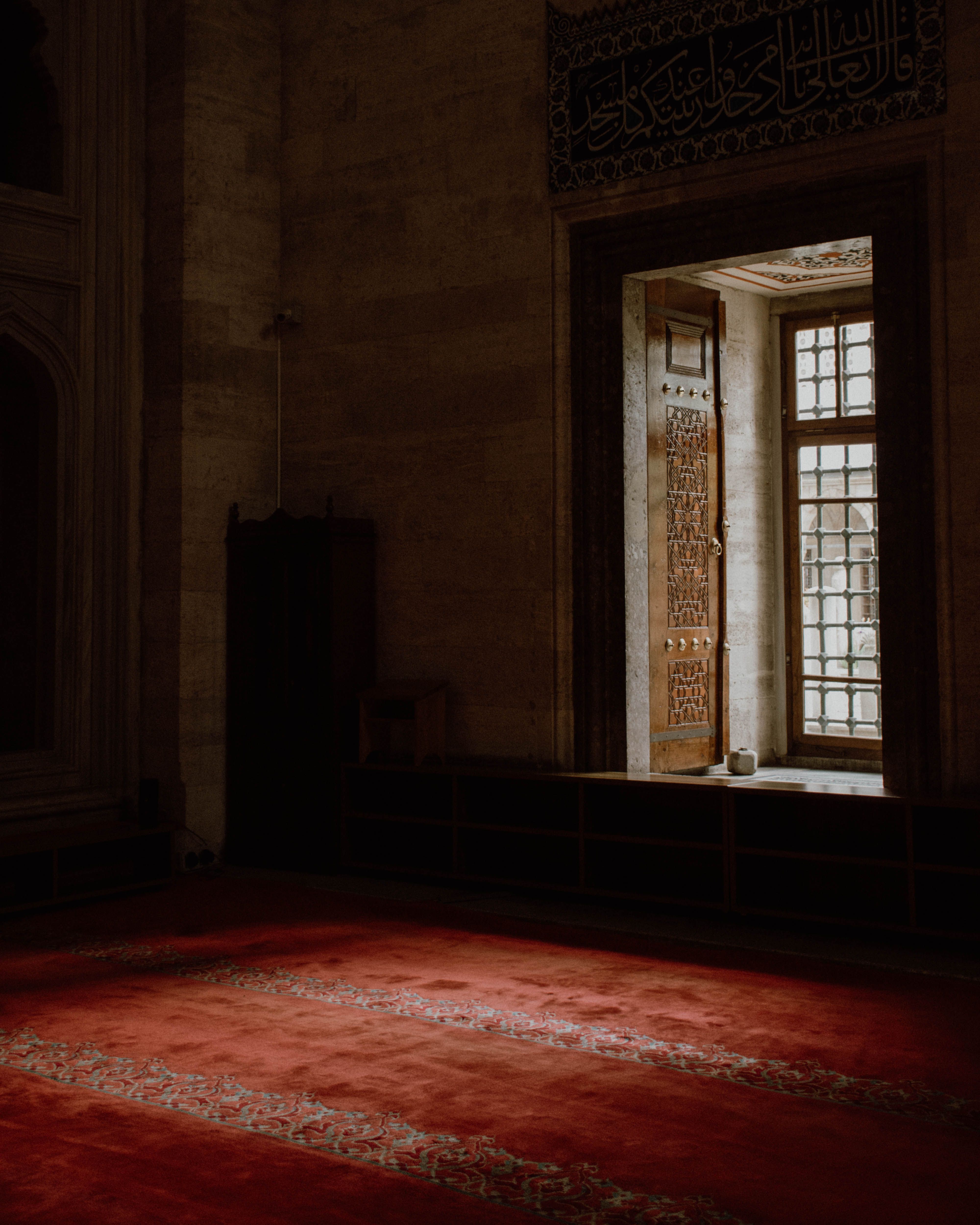 Interior of Mosque in Darkness · Free Stock Photo