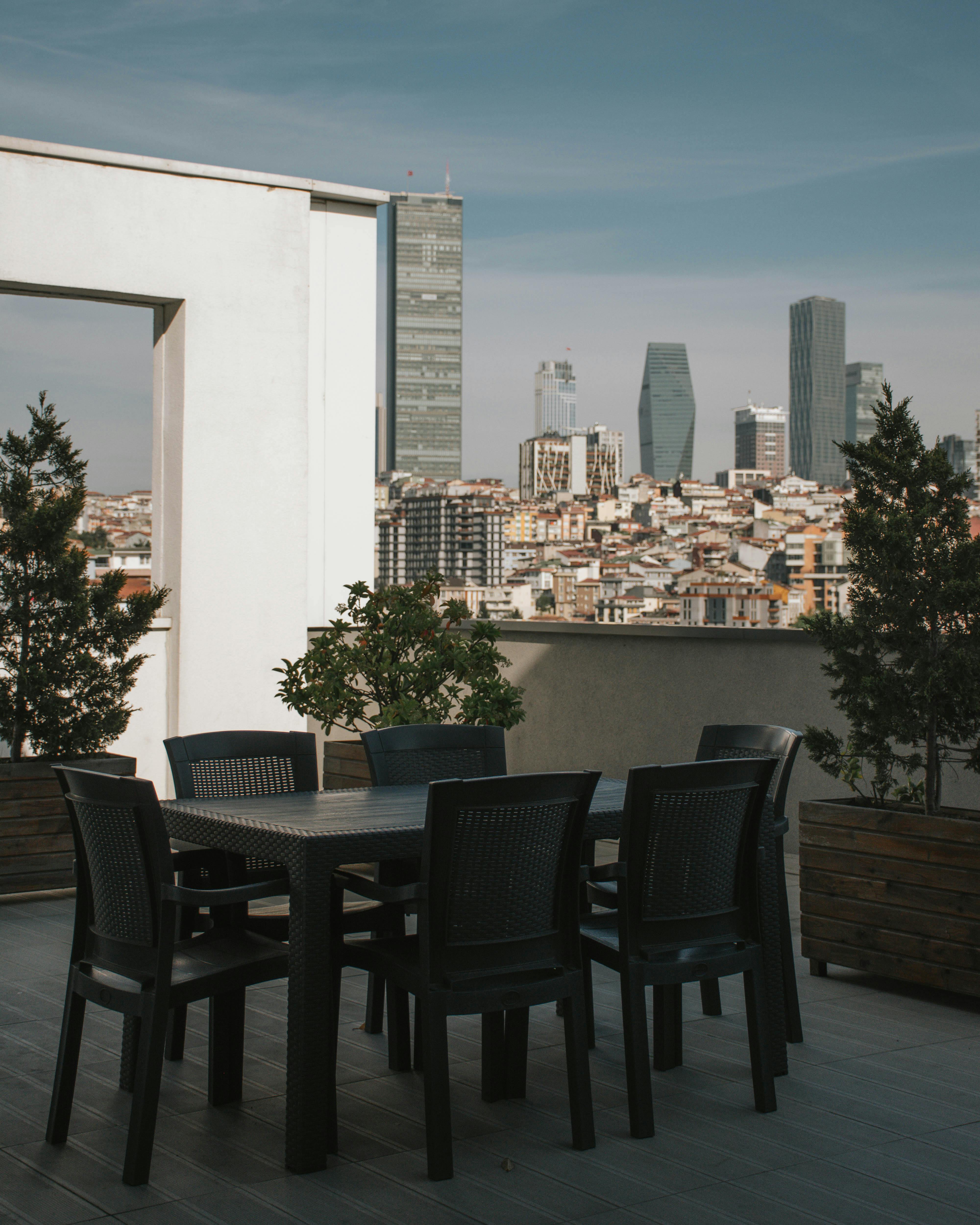 Street view of a coffee terrace with tables and chairs · Free Stock Photo