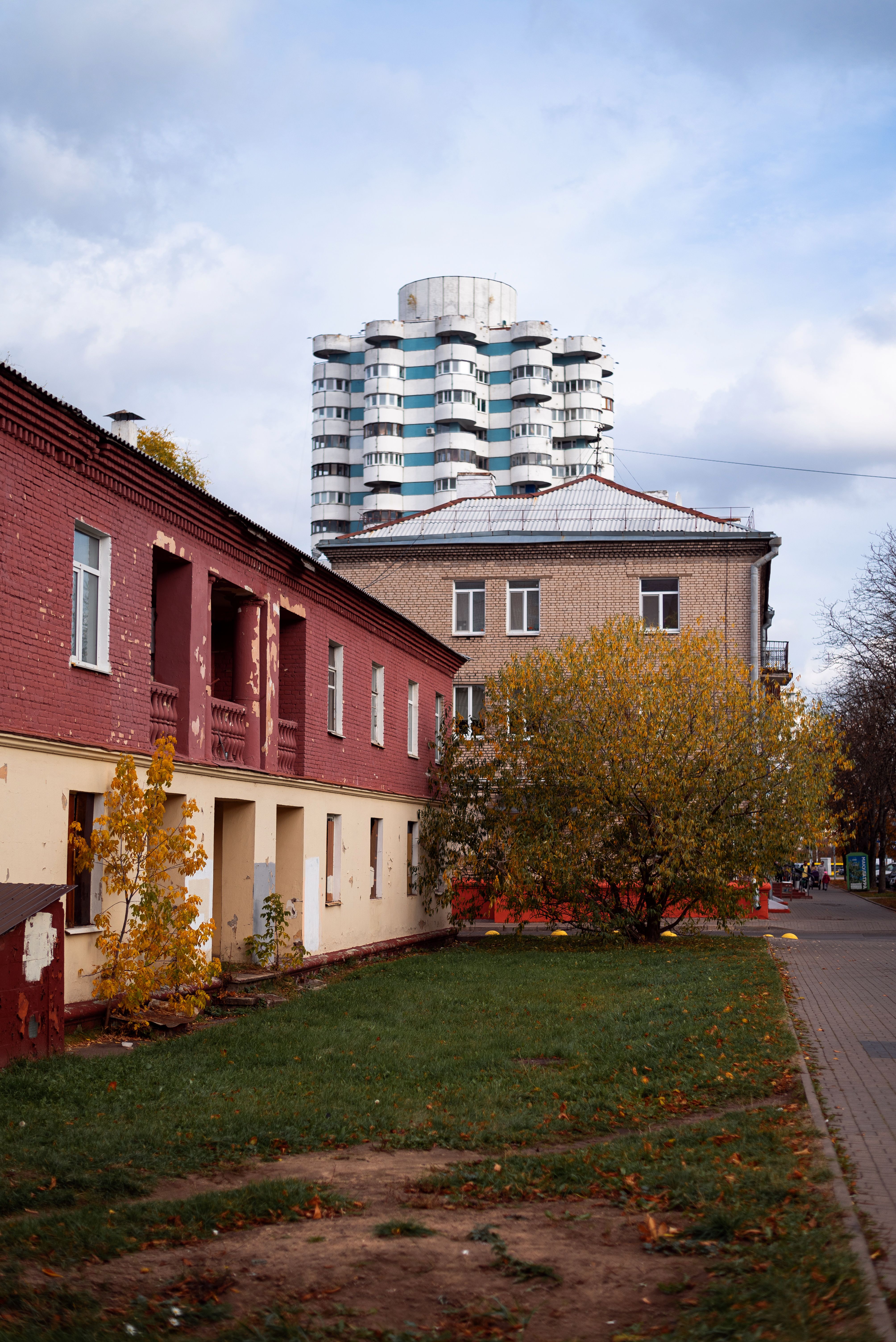 Urban Buildings in Autumn · Free Stock Photo