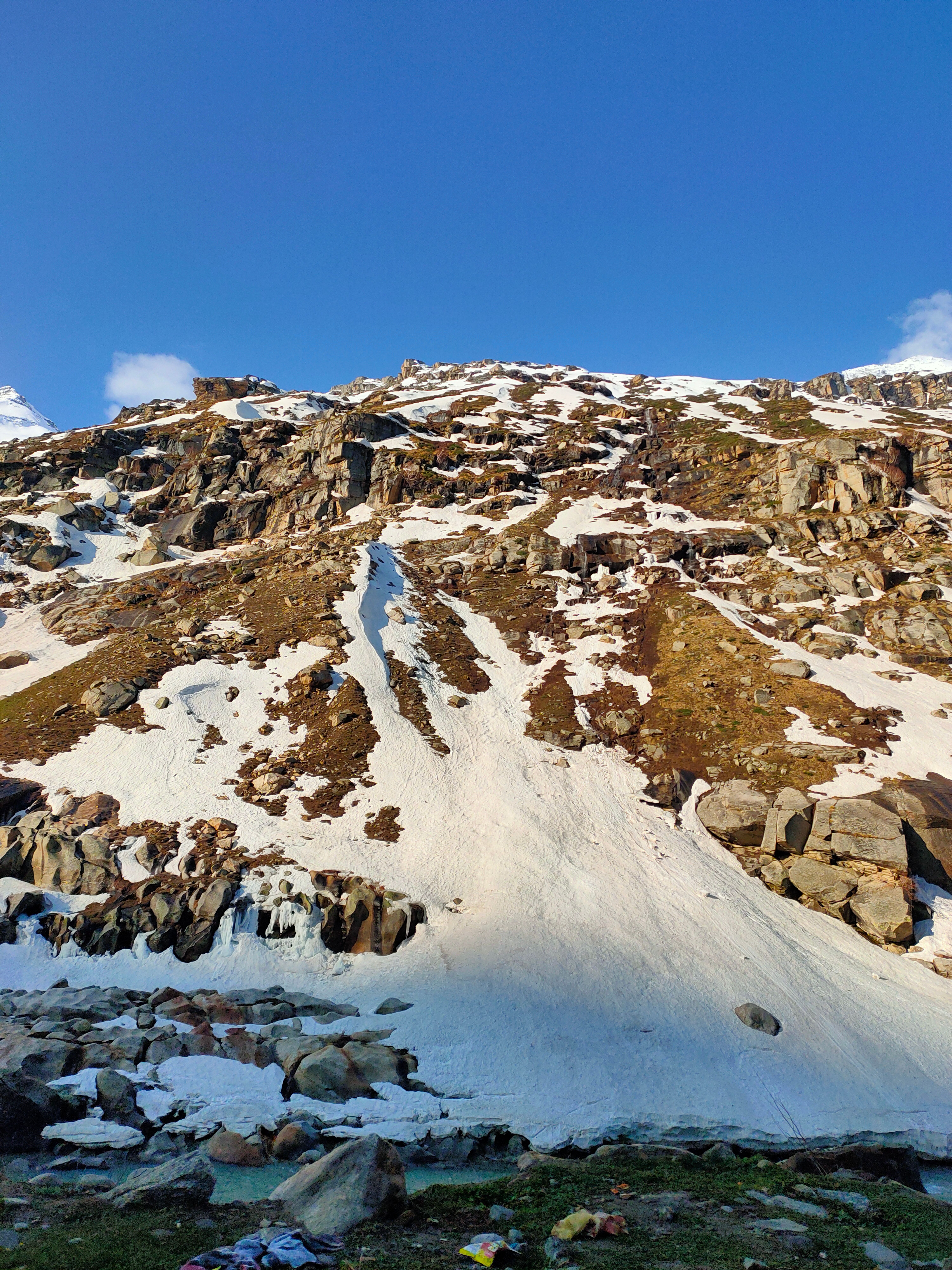 Snow in Barren Mountains · Free Stock Photo