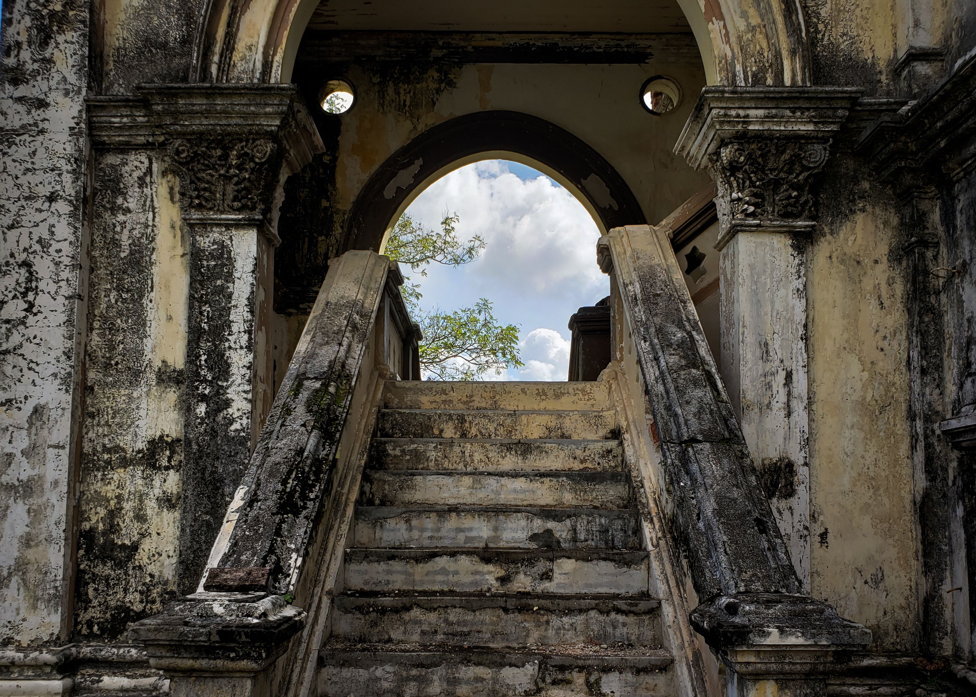 Rusty Door of Derelict Building · Free Stock Photo