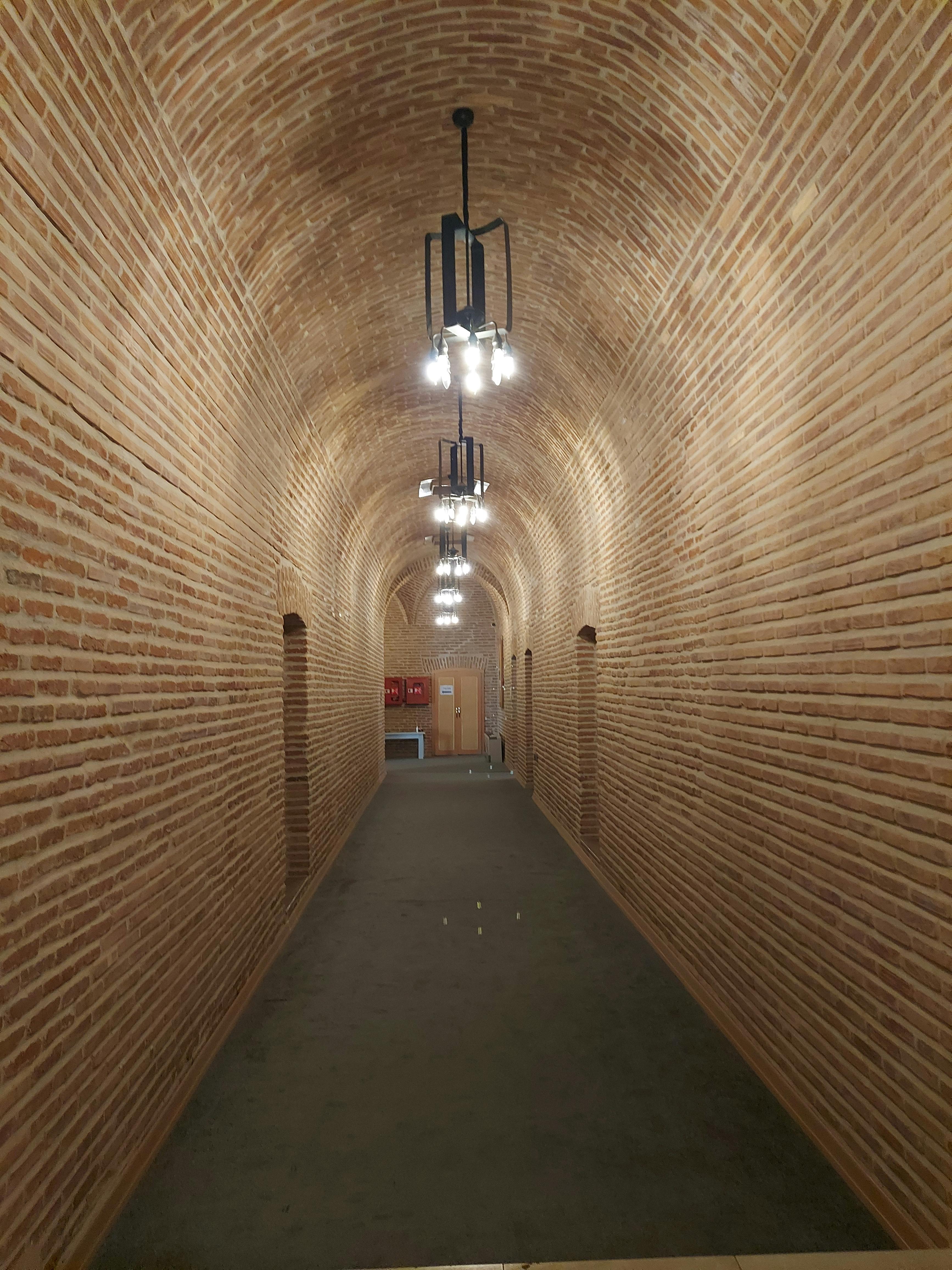 Arched Corridor with Redbrick Walls · Free Stock Photo