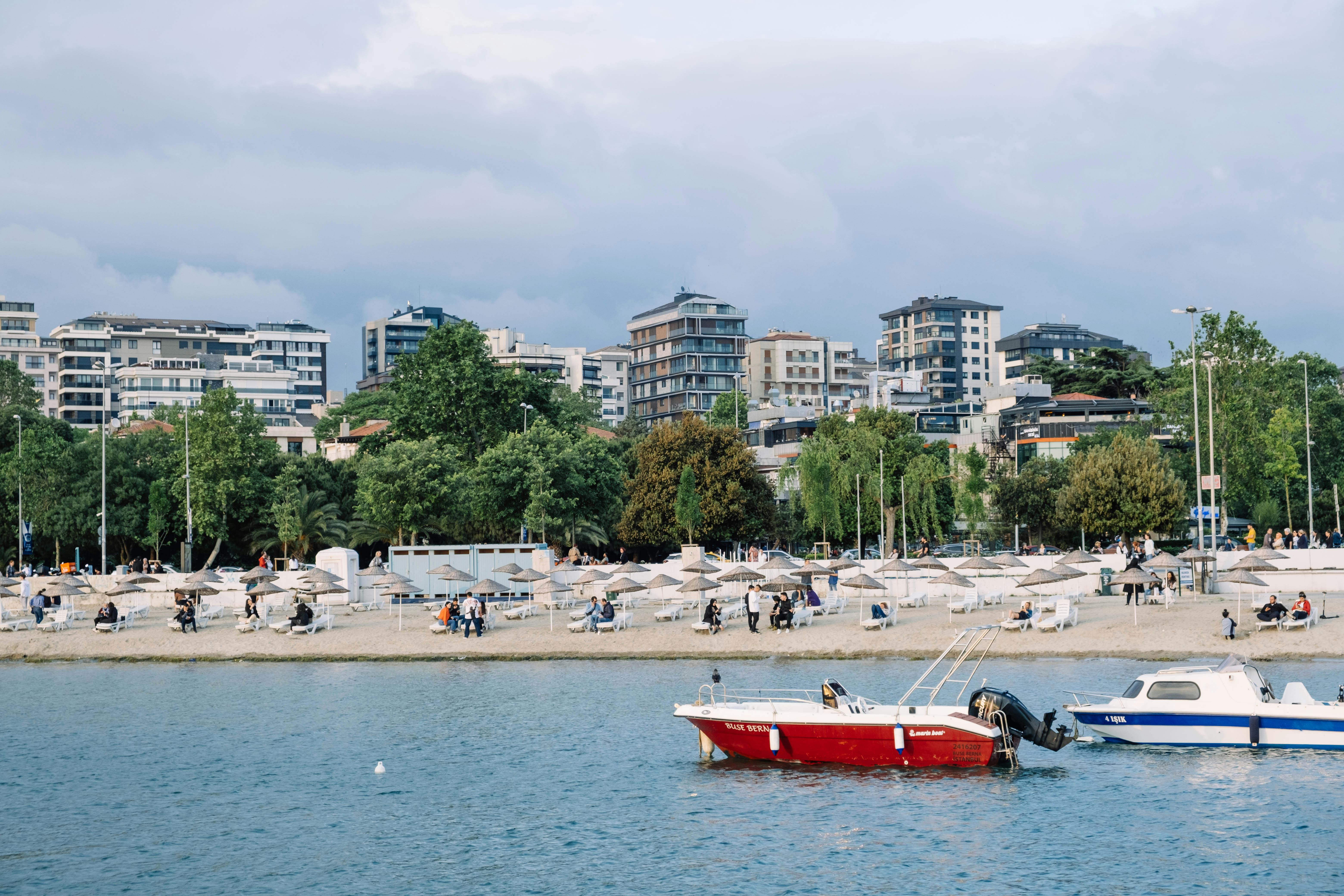 Typical Holiday Seaside Beach · Free Stock Photo