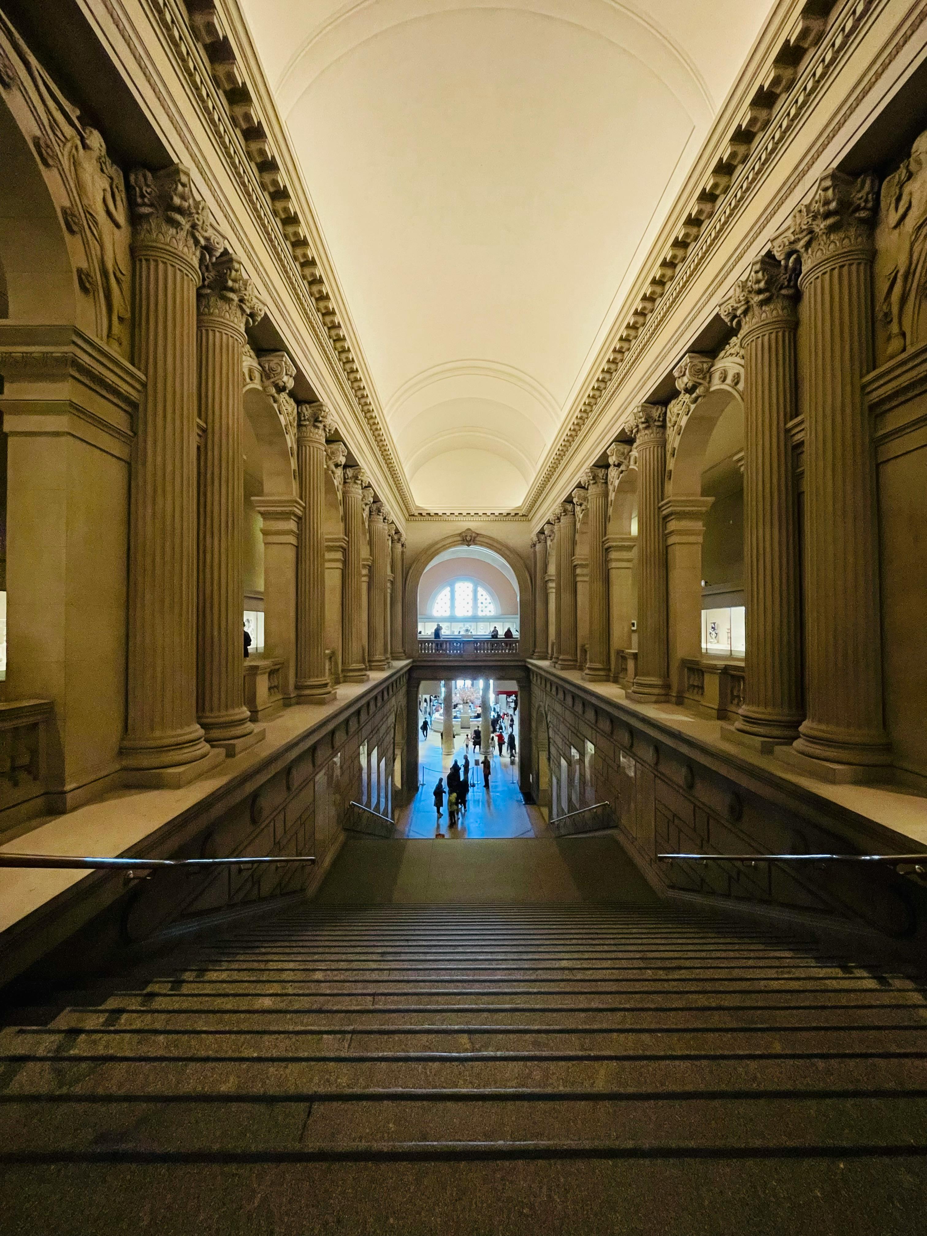 Symmetrical View of the Interior of the Metropolitan Museum of Art in New York · Free Stock Photo