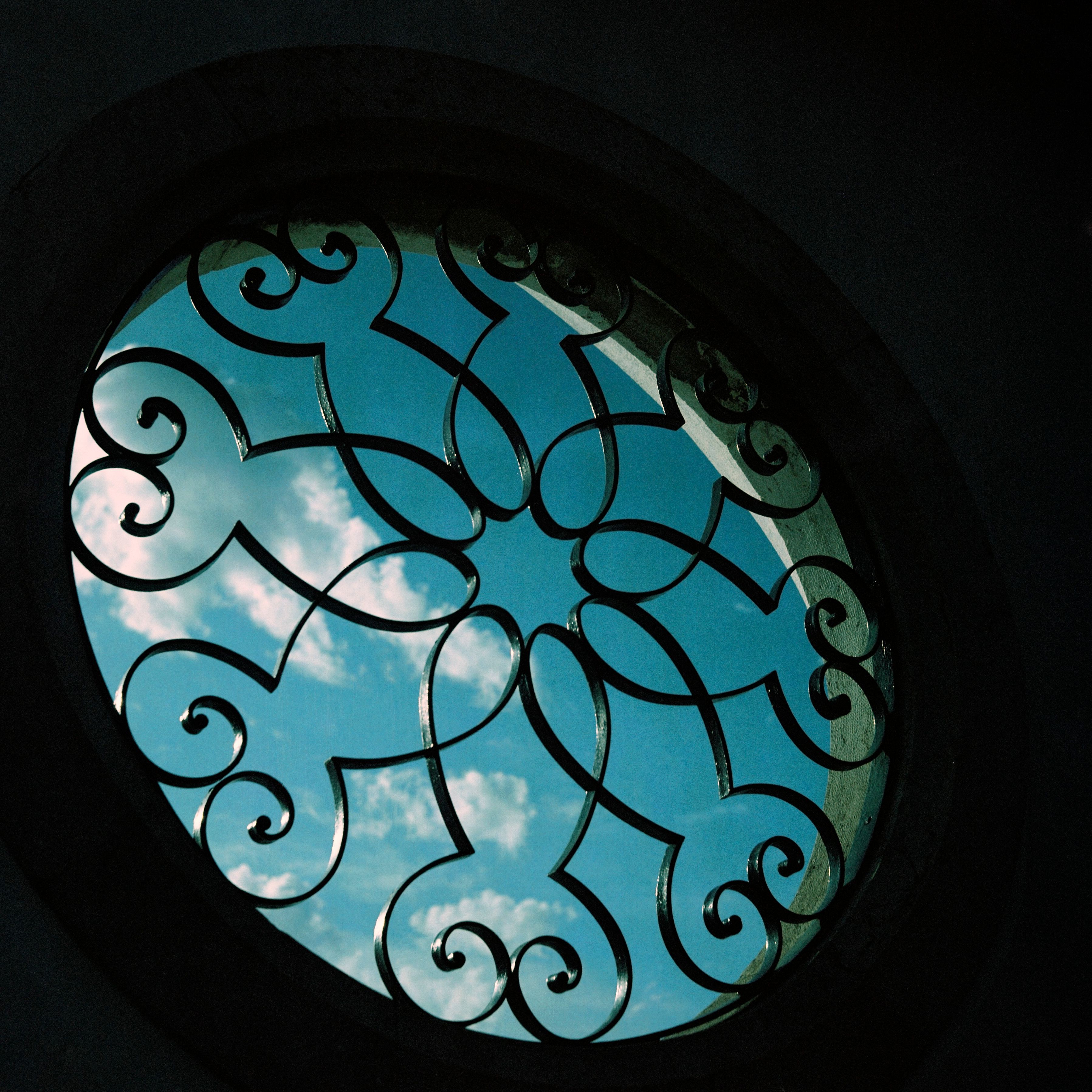 A circular window with a design on it · Free Stock Photo
