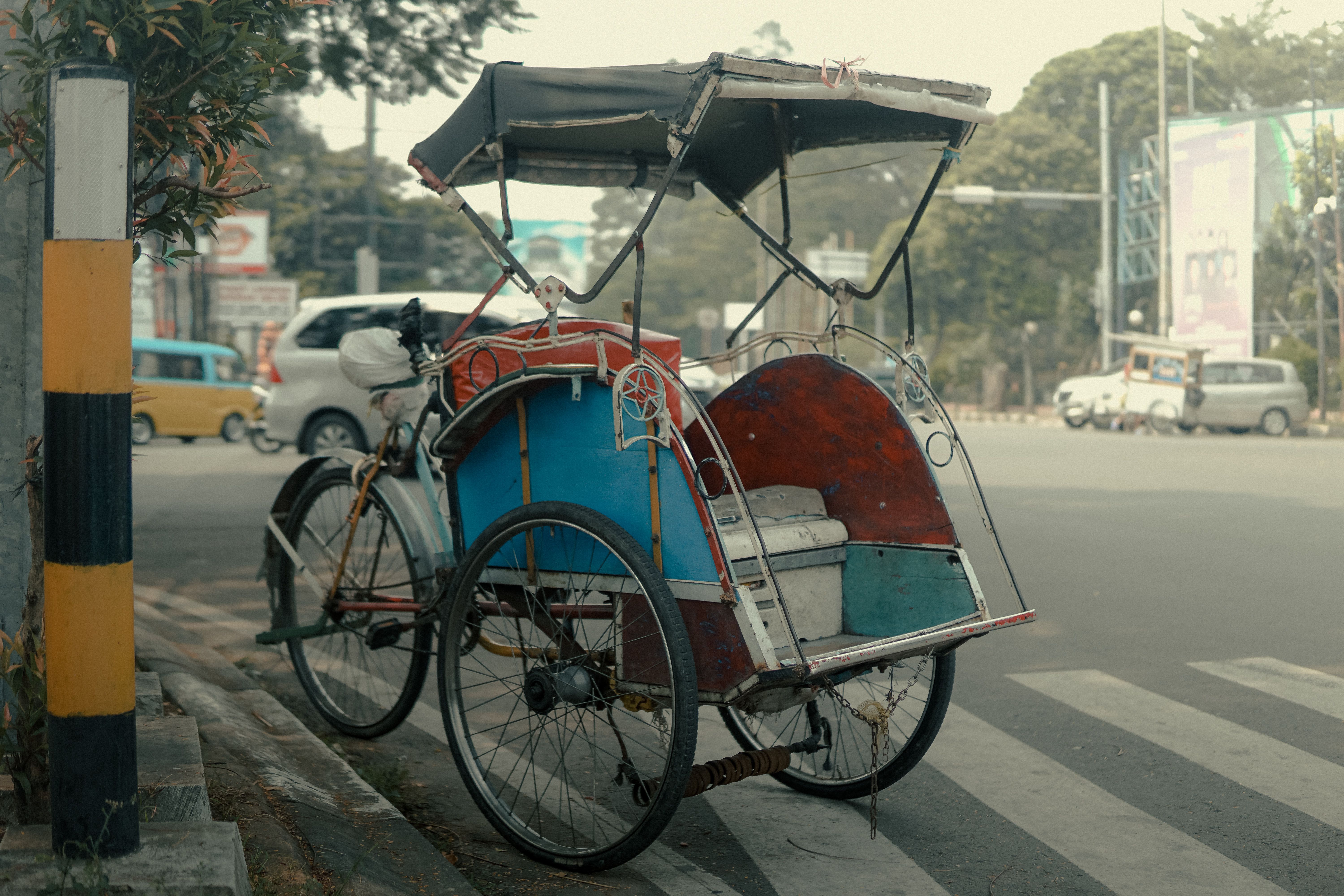Rickshaw on Street · Free Stock Photo