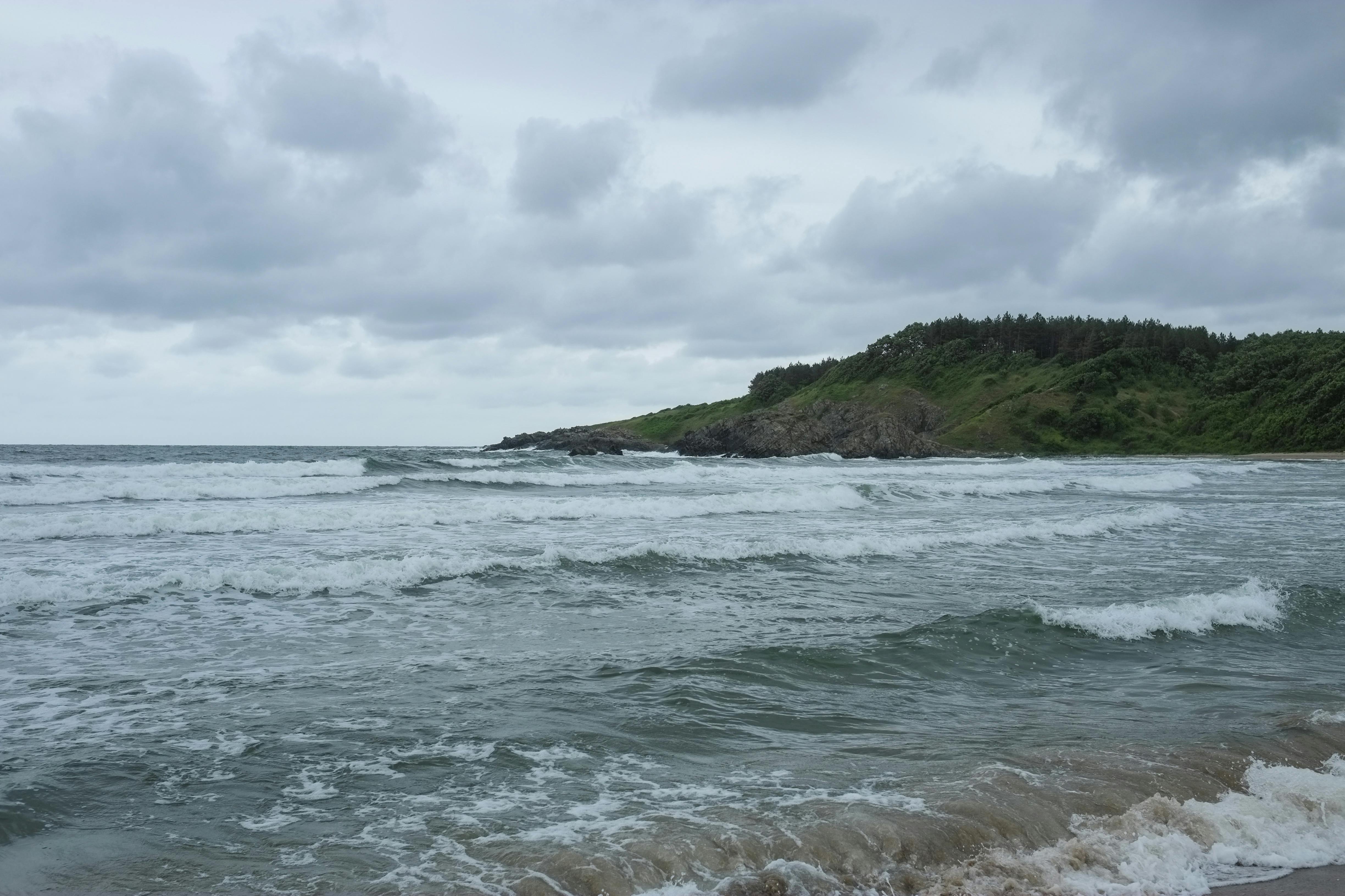 Overcast over City on Sea Shore · Free Stock Photo