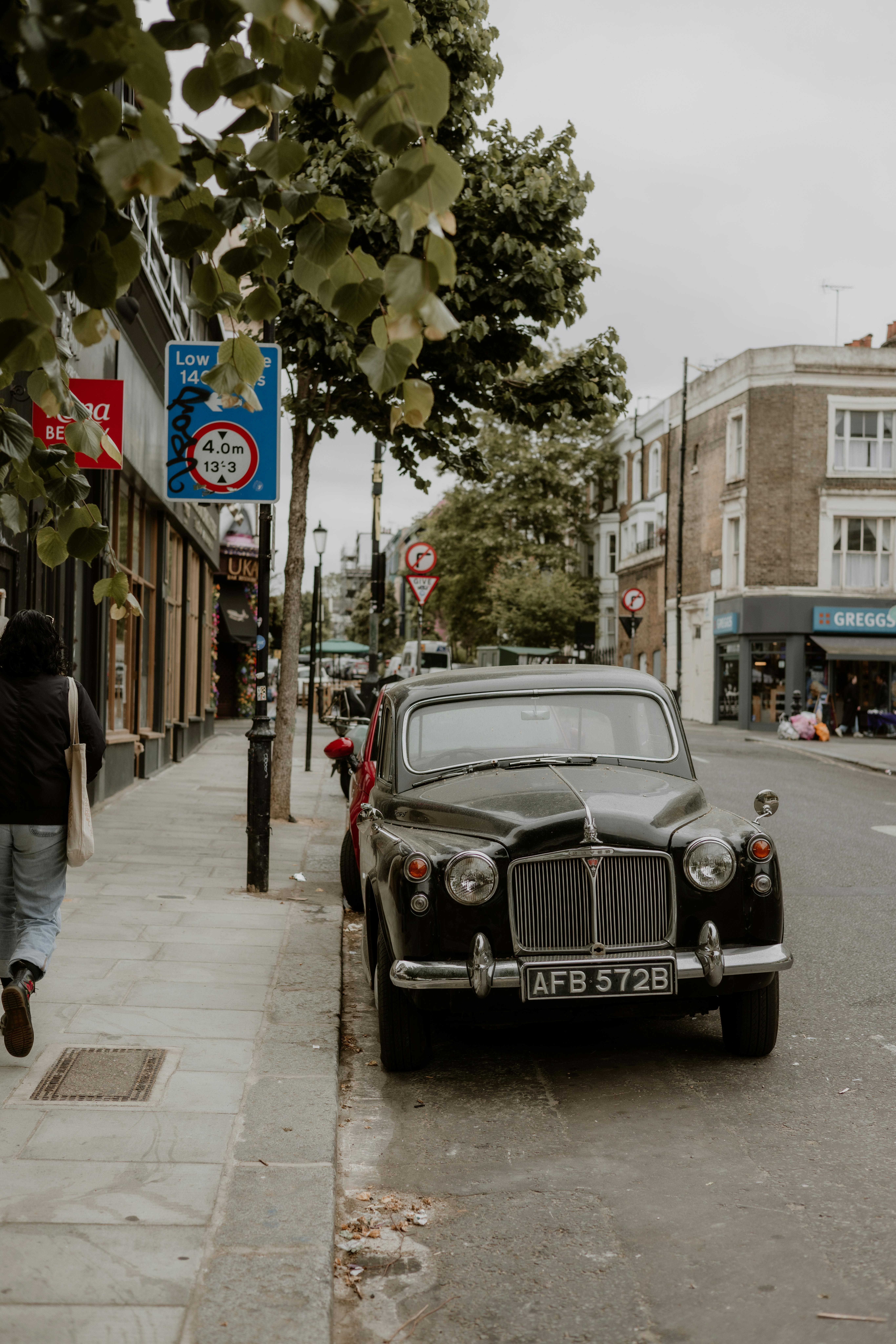 Rover P4 Parked on Street · Free Stock Photo