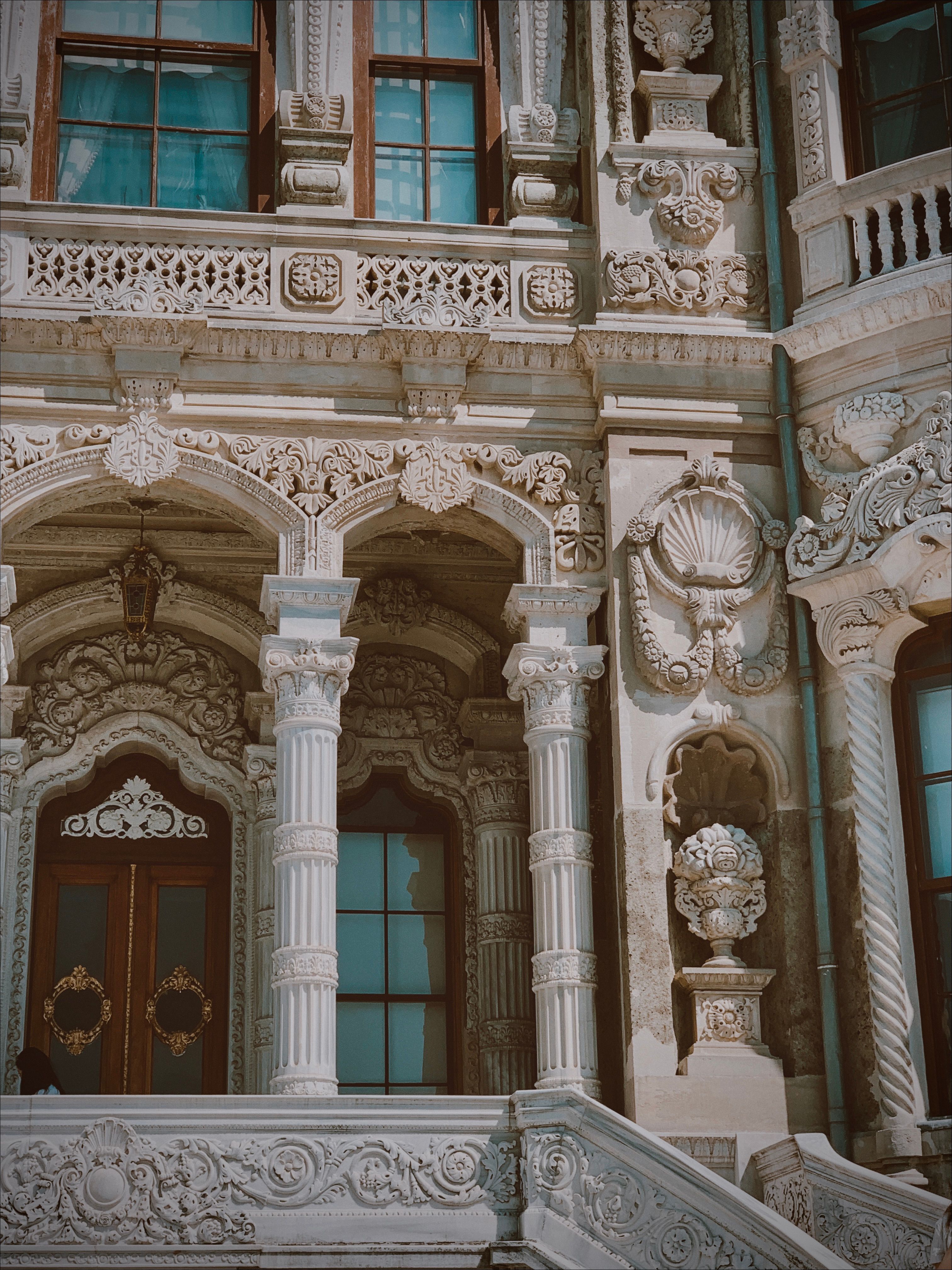 A close up of a building with ornate details · Free Stock Photo