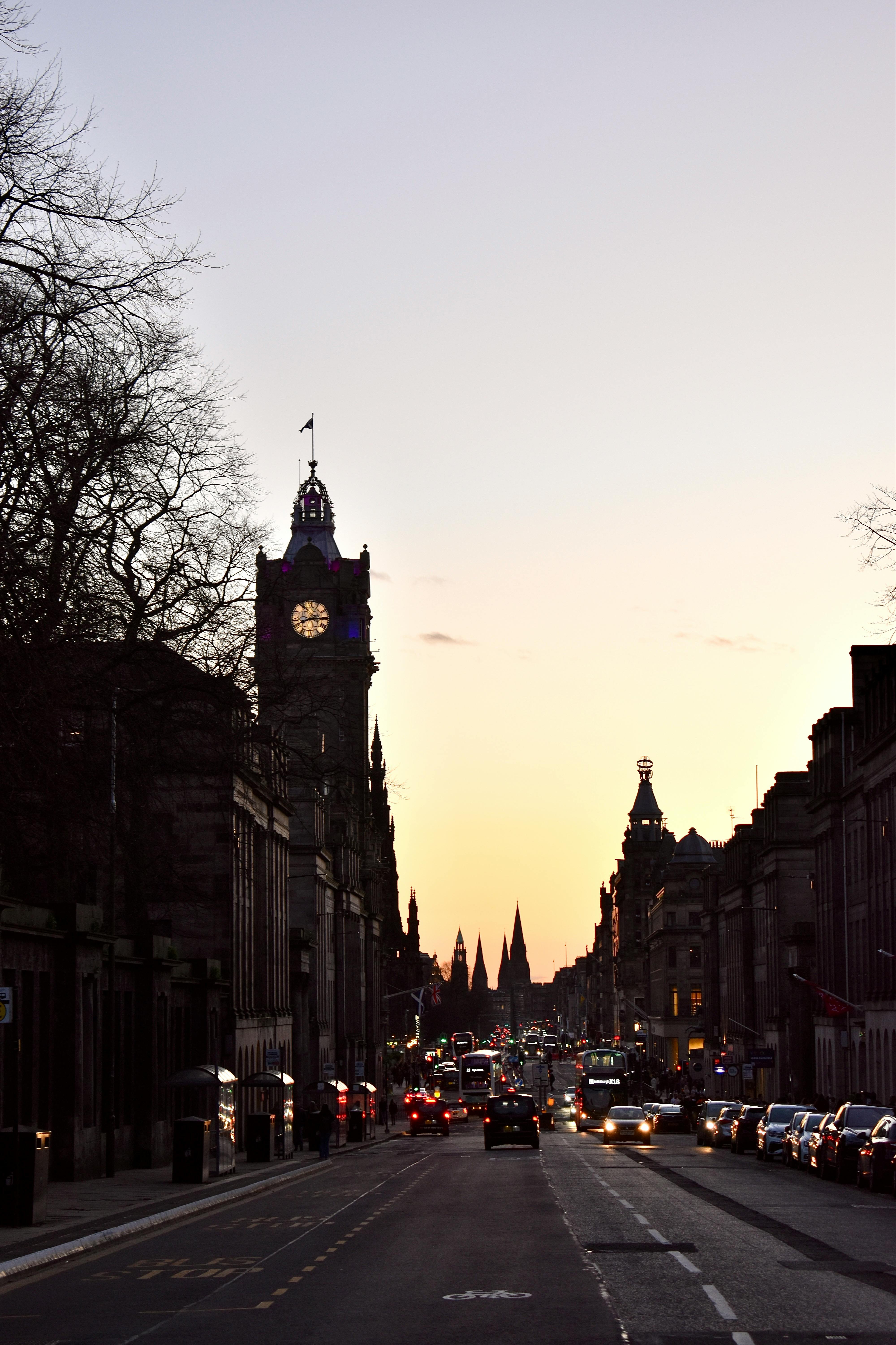 Princess Street in Edinburgh at Dawn · Free Stock Photo