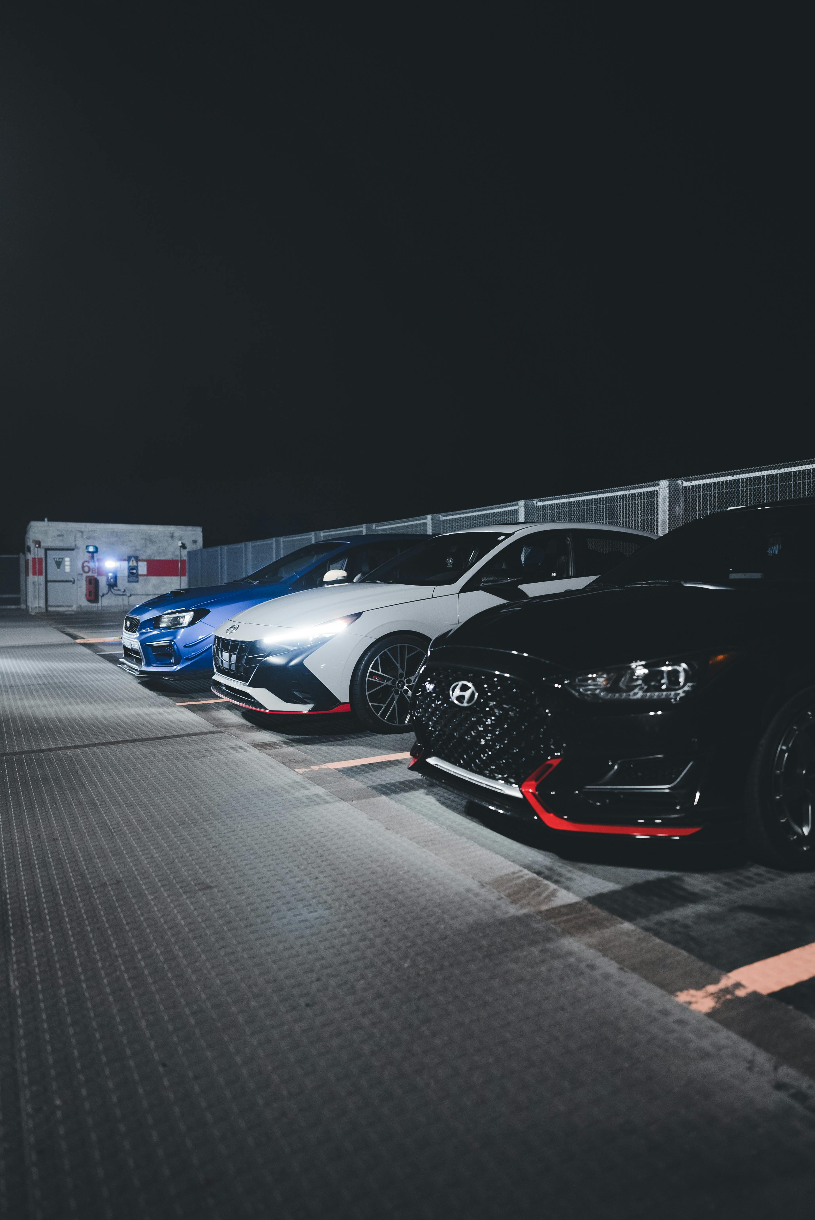 Cars In A Row Photos, Download The BEST Free Cars In A Row Stock Photos ...