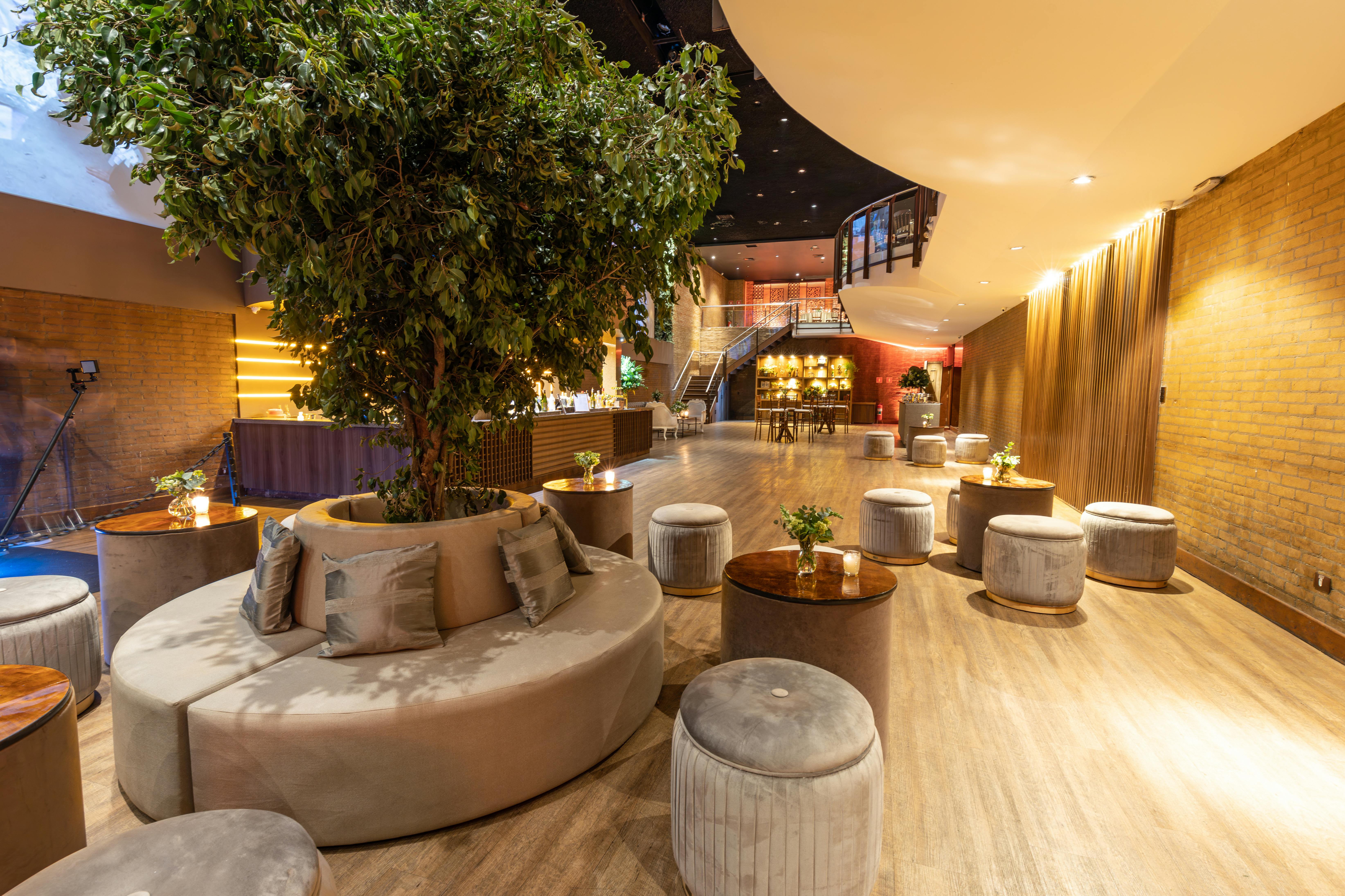 Cozy Sitting Places in Lobby · Free Stock Photo