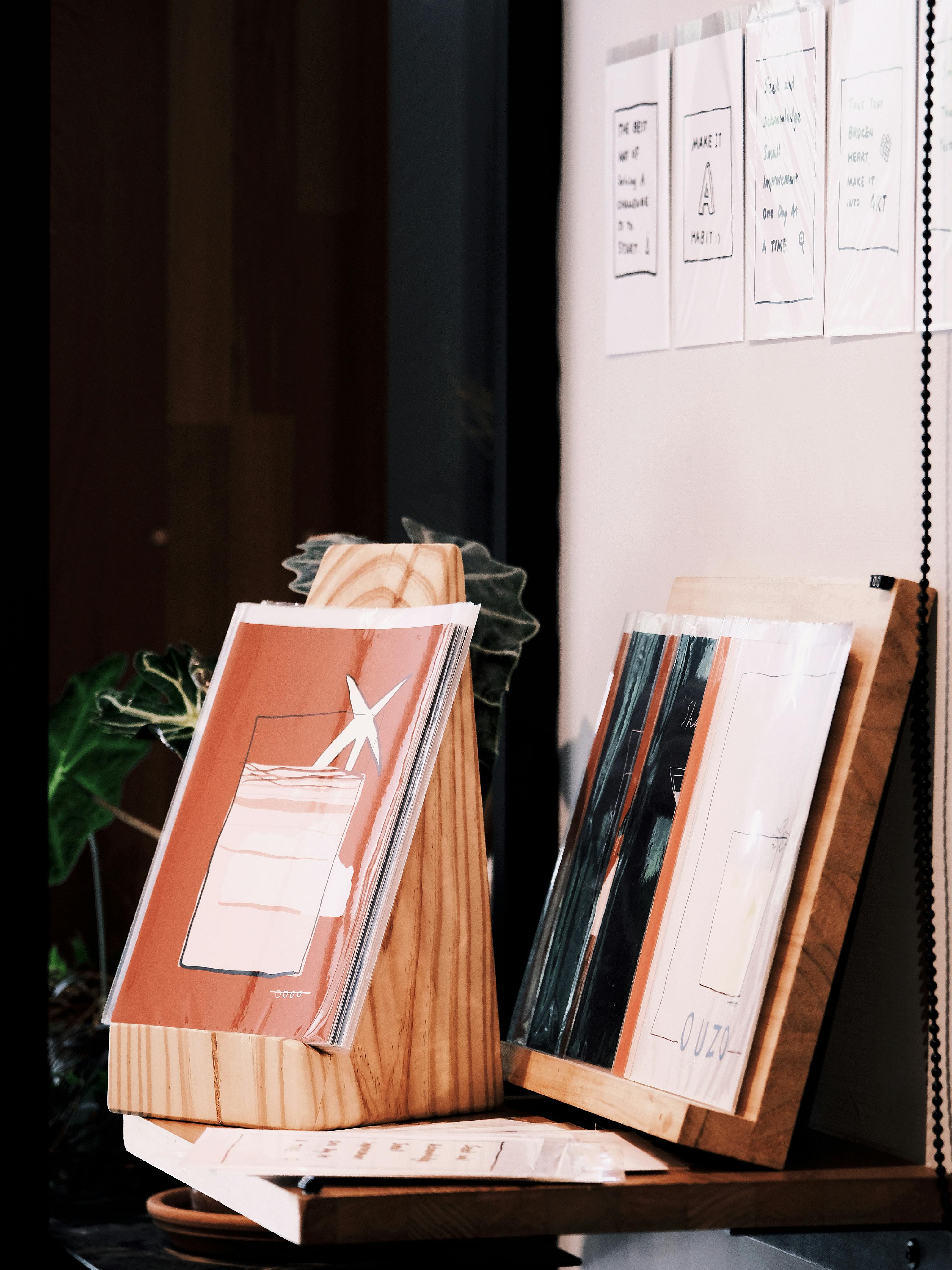 Art Display Stand Photos, Download The BEST Free Art Display Stand ...