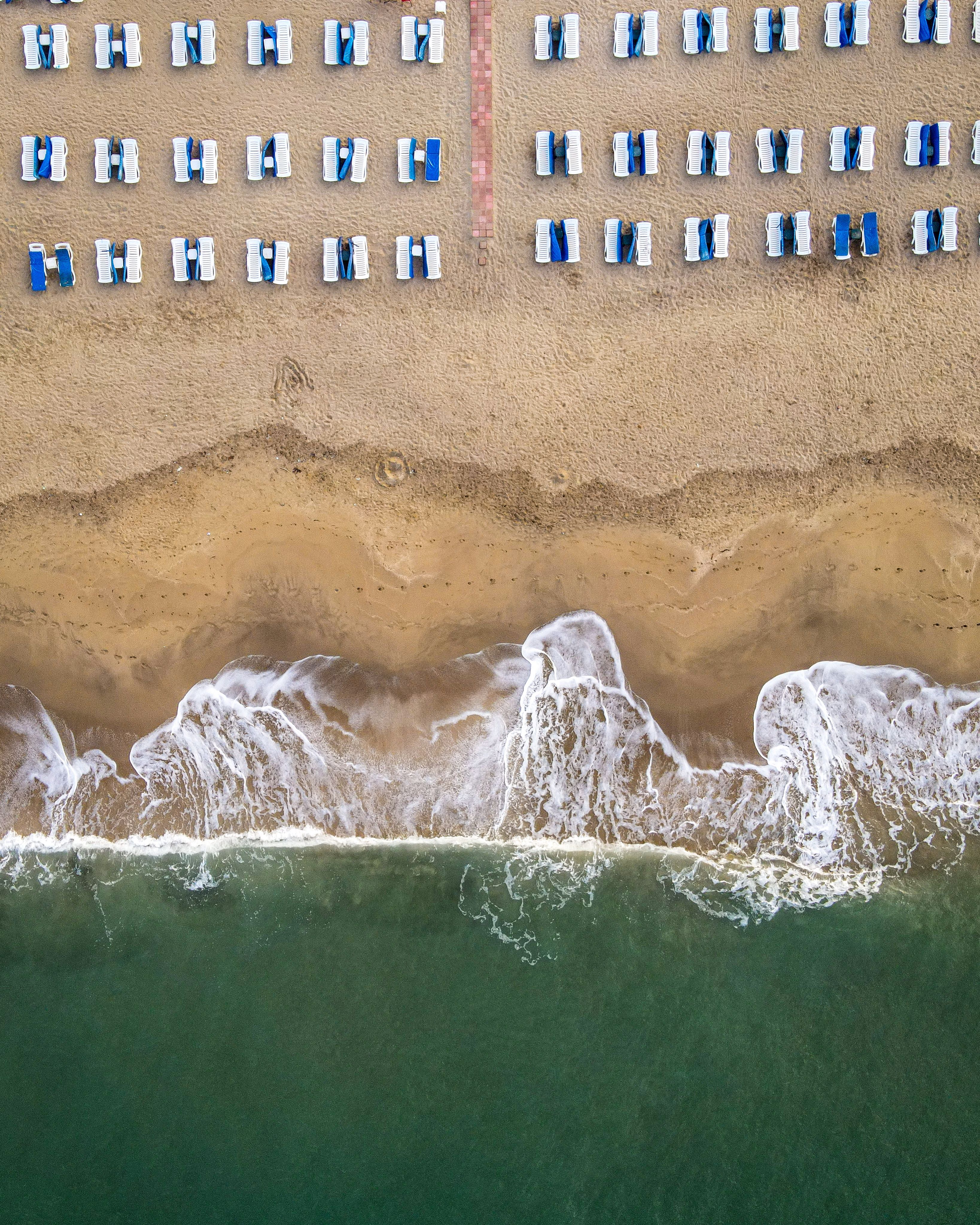 Sunbeds on Beach · Free Stock Photo