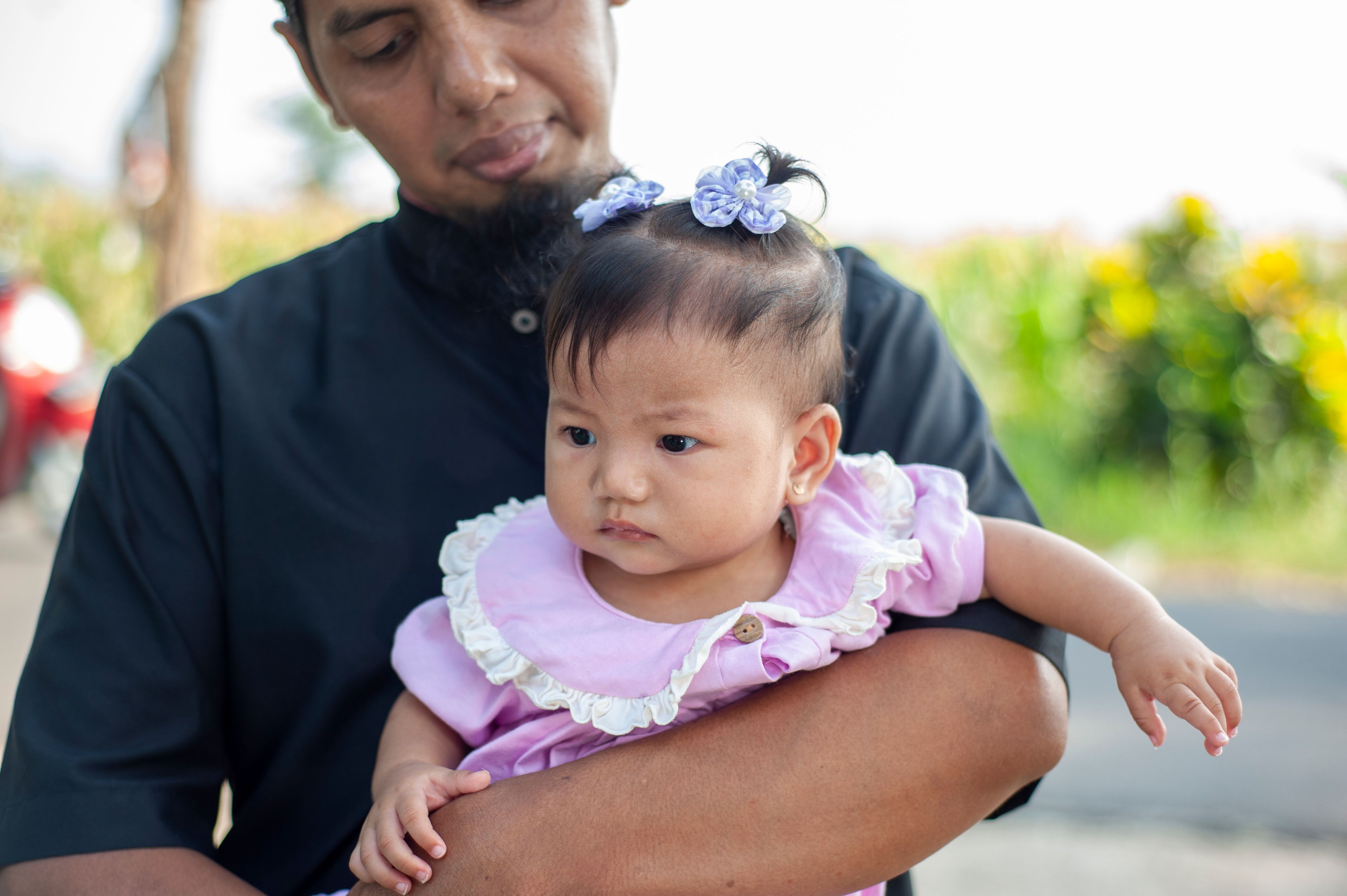 Man Carrying Girl on Hands · Free Stock Photo