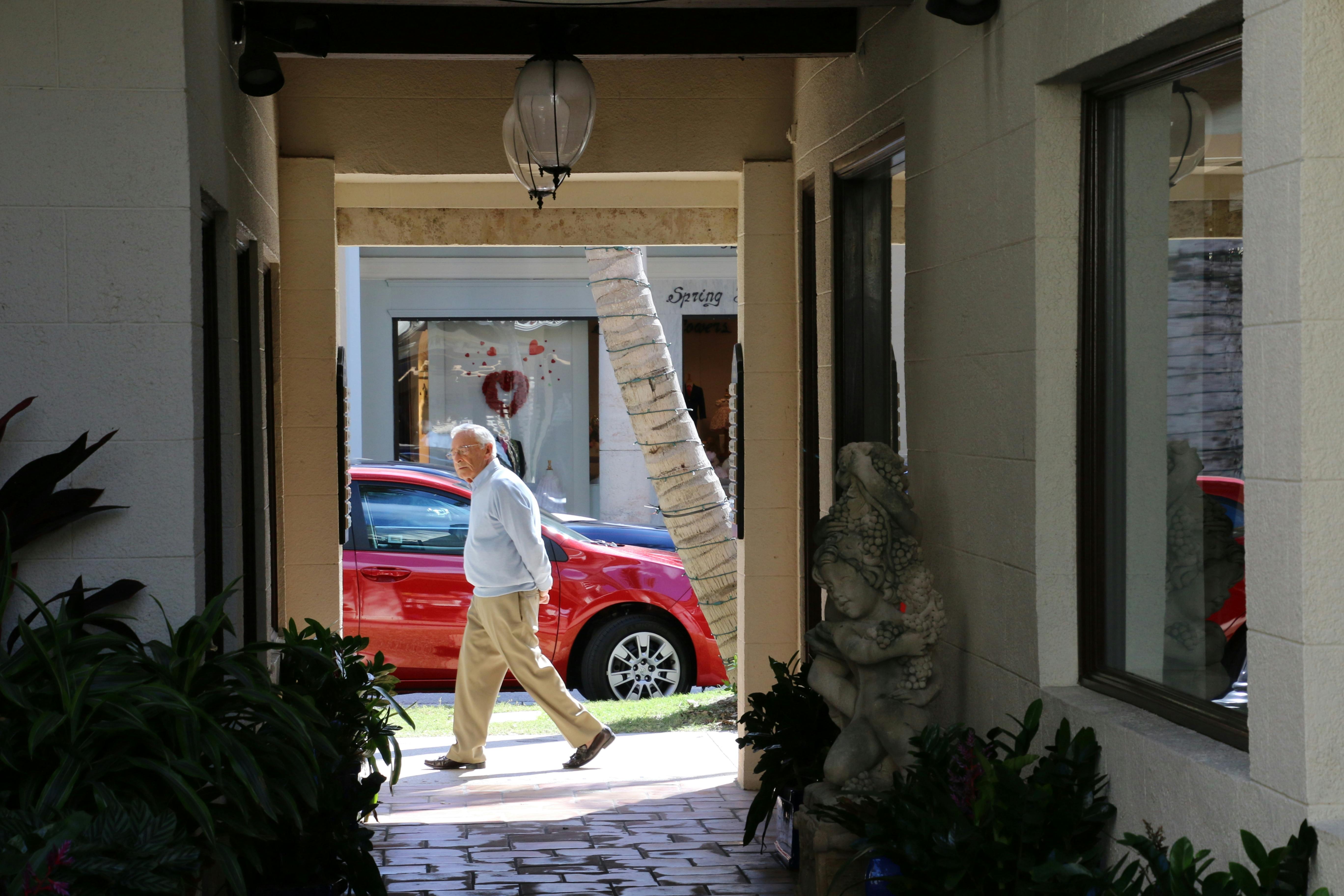 Pedestrian Priority Photos, Download The BEST Free Pedestrian Priority ...