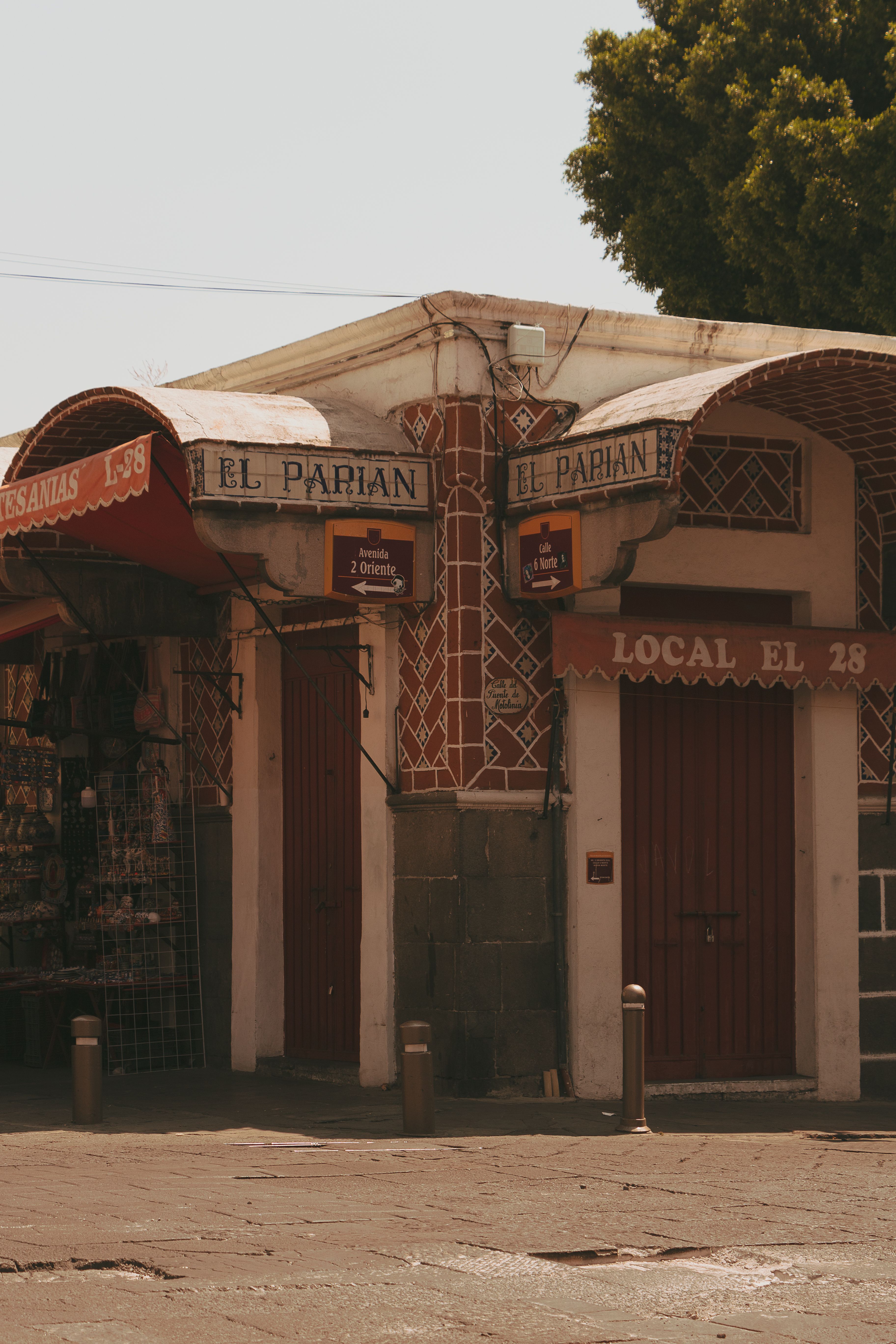 Corner of Building with Spanish Scripts on it · Free Stock Photo