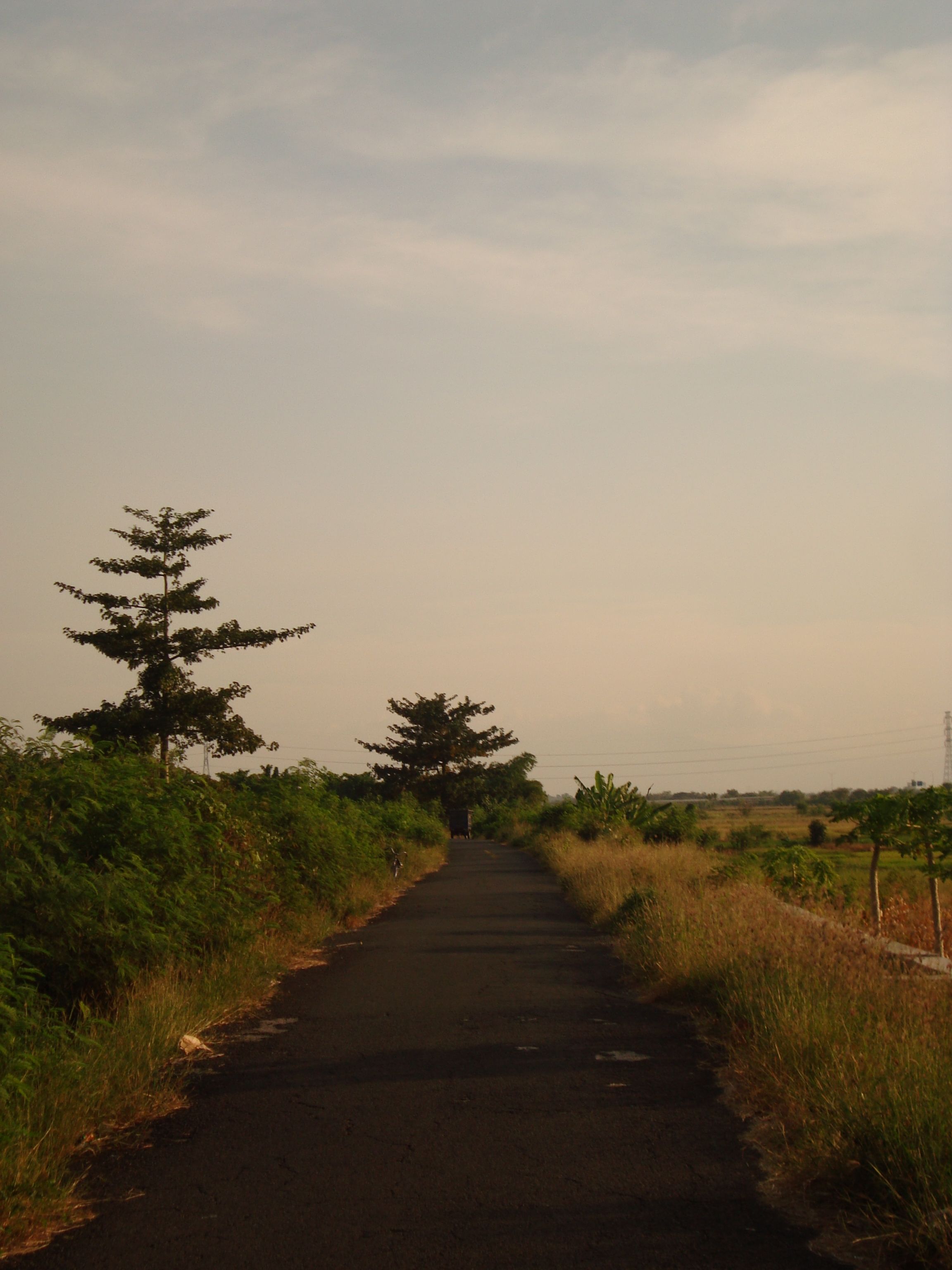 Sky over a Black Footpath at Dusk · Free Stock Photo
