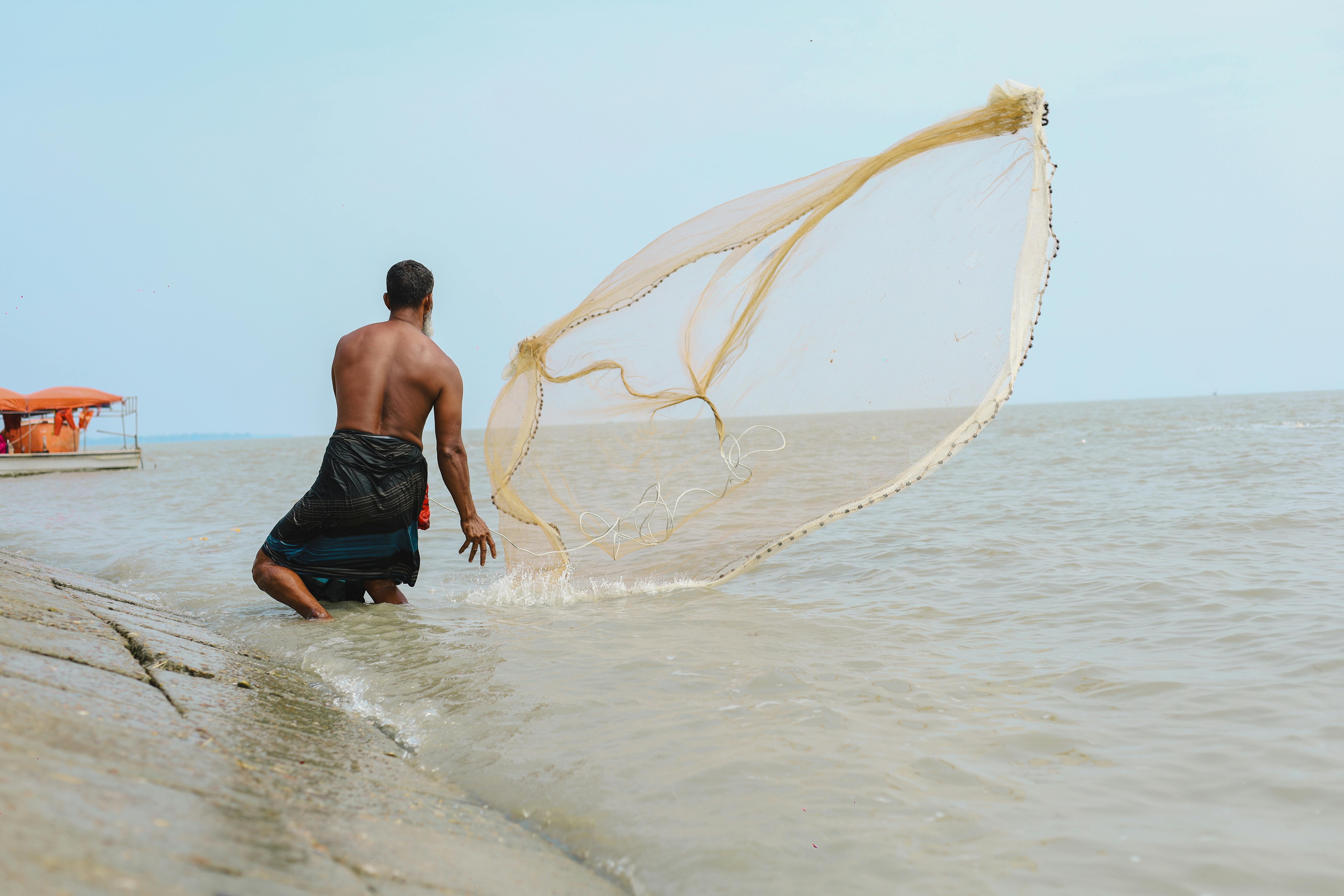 Throwing Fishing Net Photos, Download The BEST Free Throwing Fishing ...