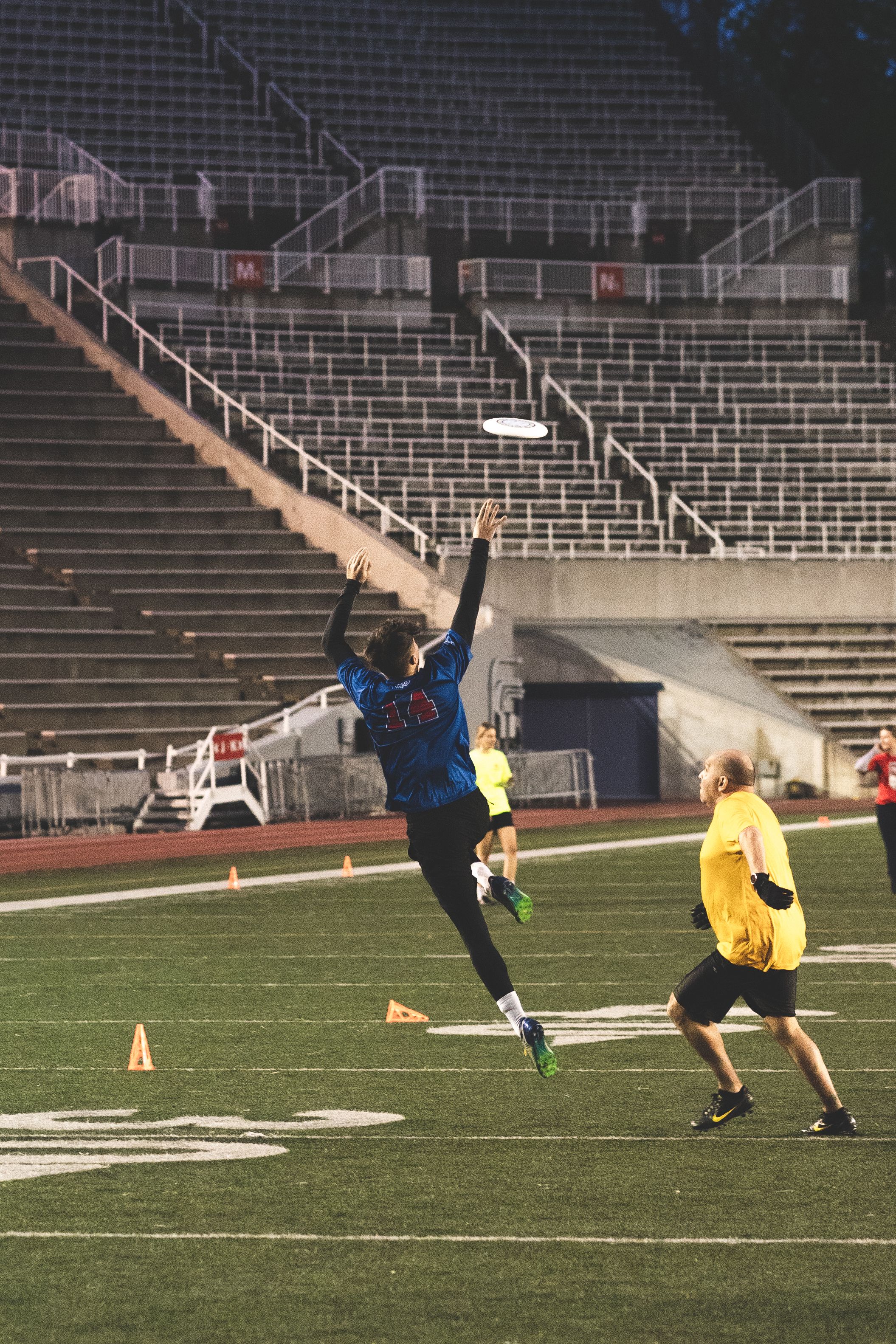 Frisbee Catching Photos, Download The BEST Free Frisbee Catching Stock ...