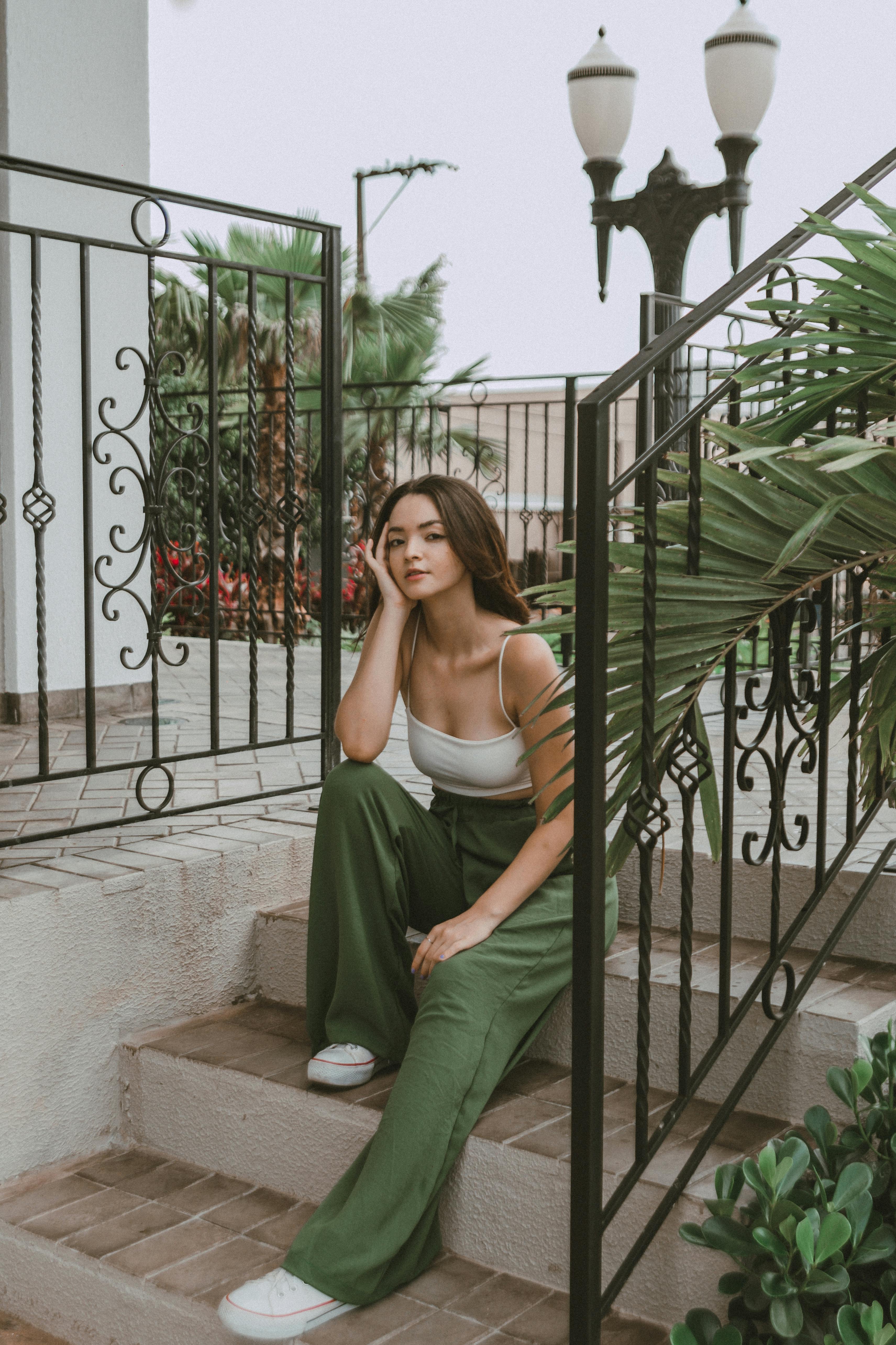 Woman Sitting Photos, Download The BEST Free Woman Sitting Stock Photos ...