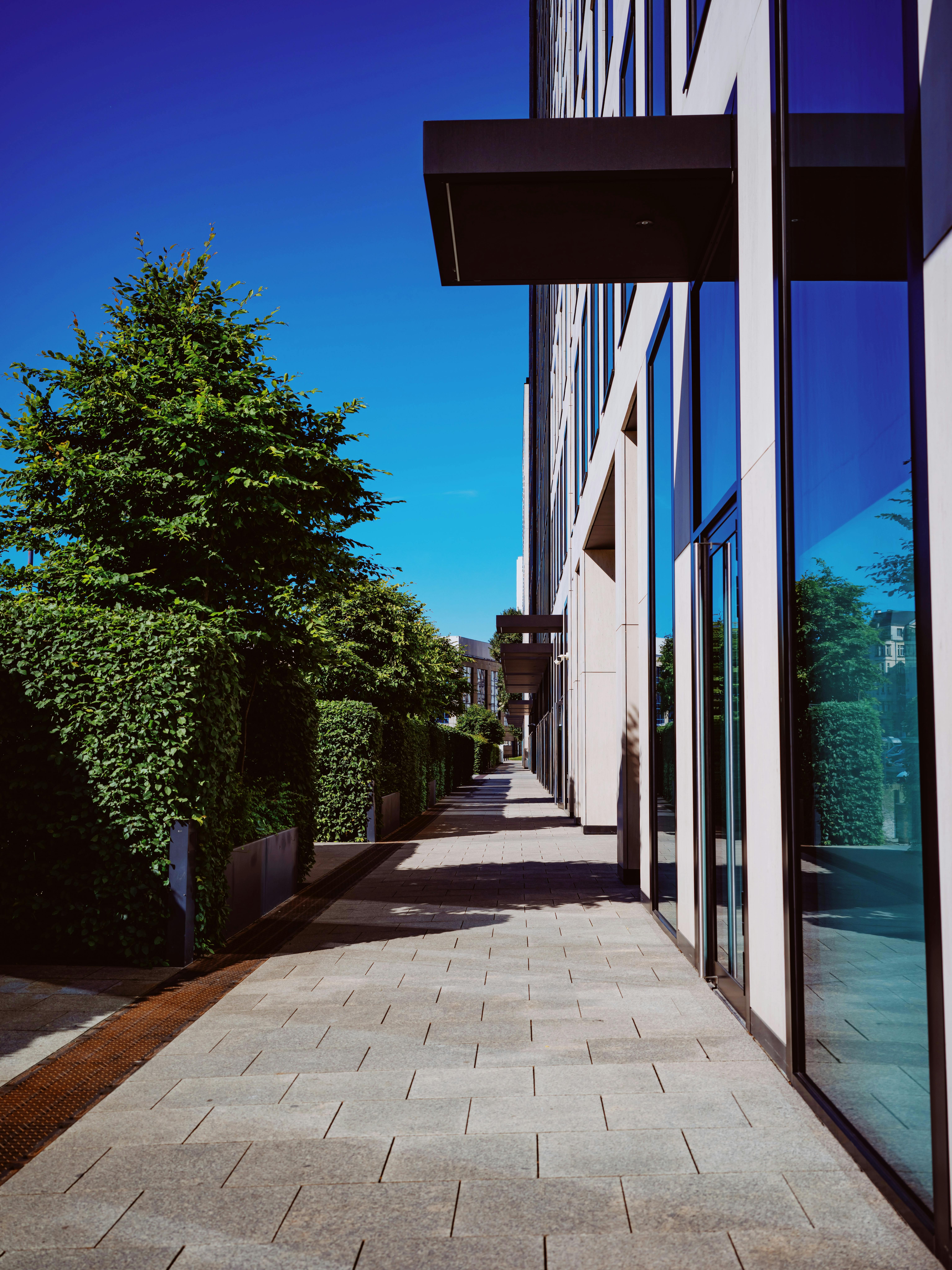 Pavement in front of a Modern Building in City · Free Stock Photo