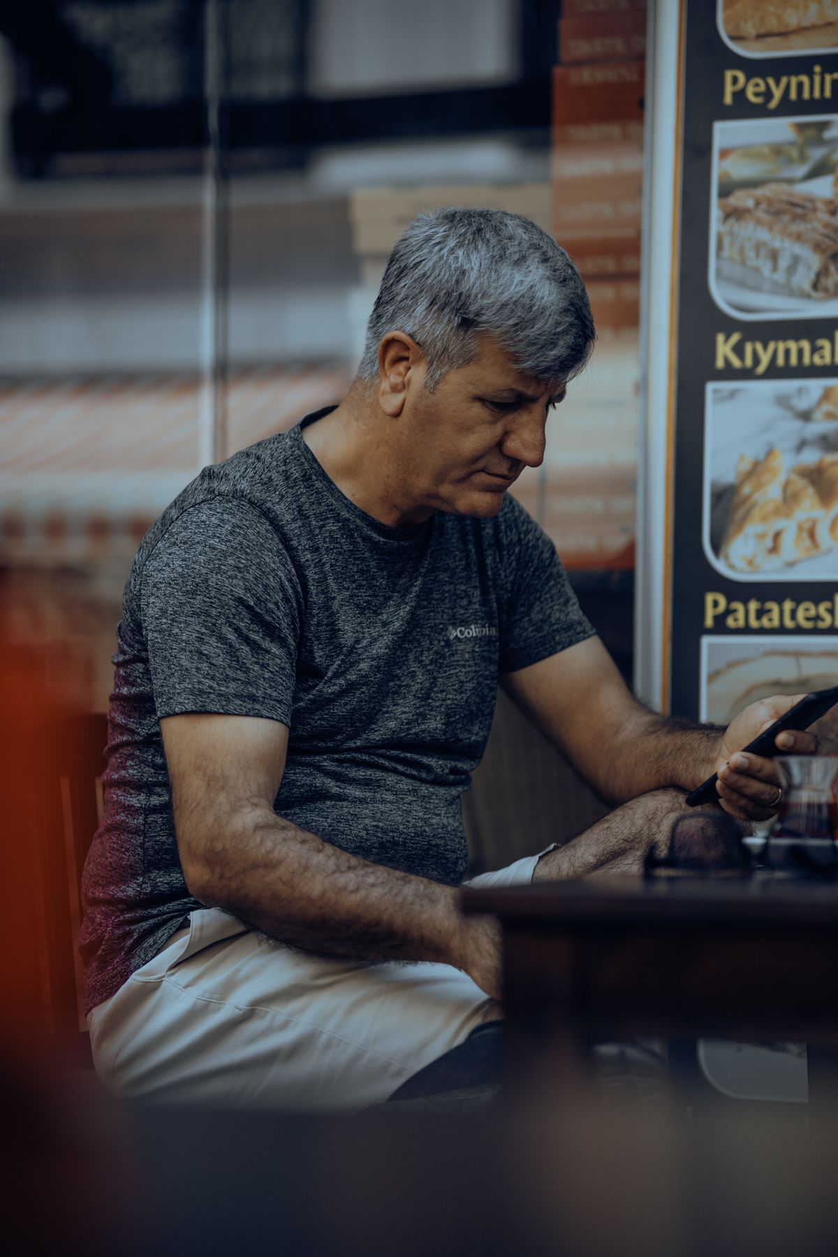 Sitting While Scrolling Phone Photos, Download The BEST Free Sitting ...