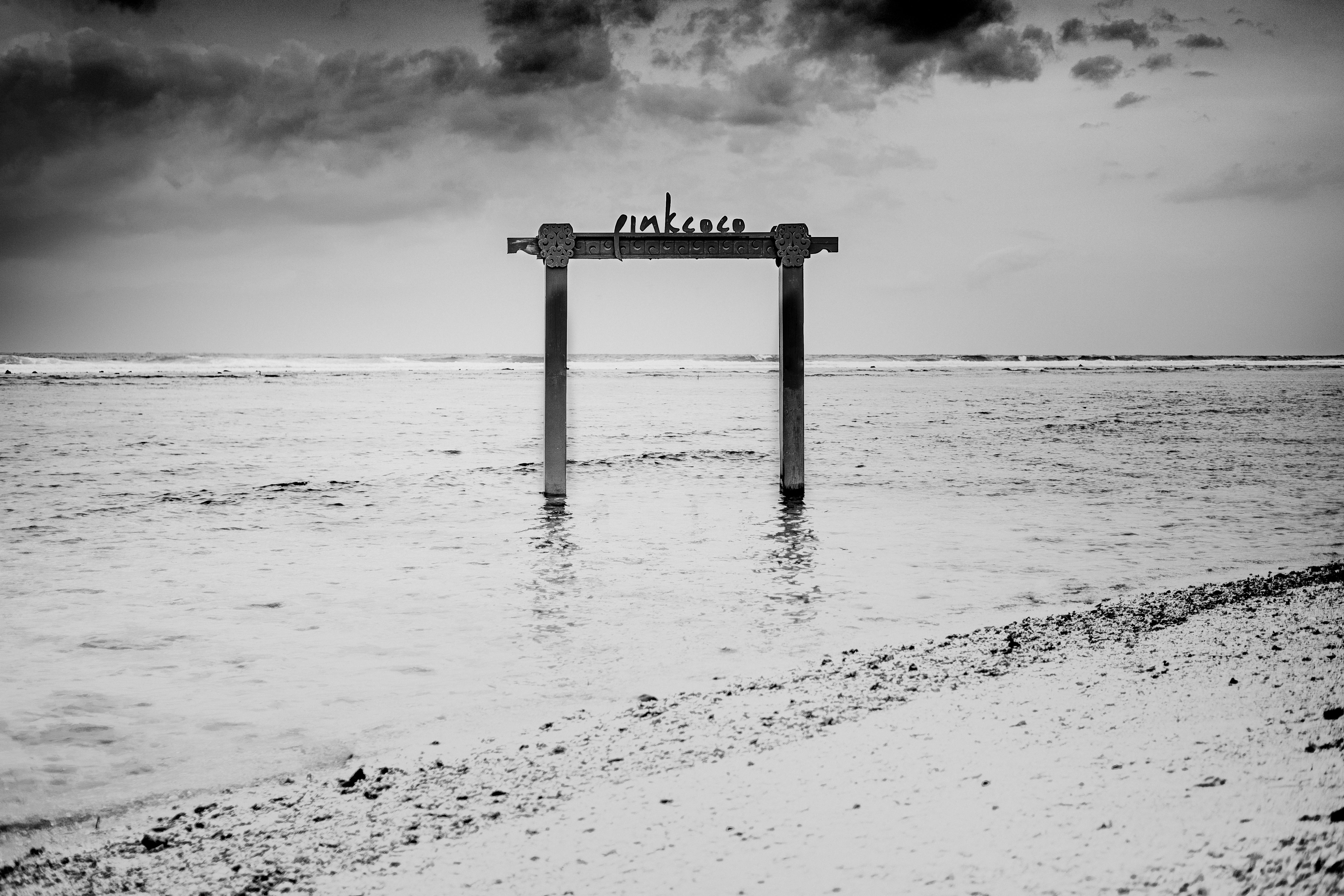 Gate in Sea · Free Stock Photo