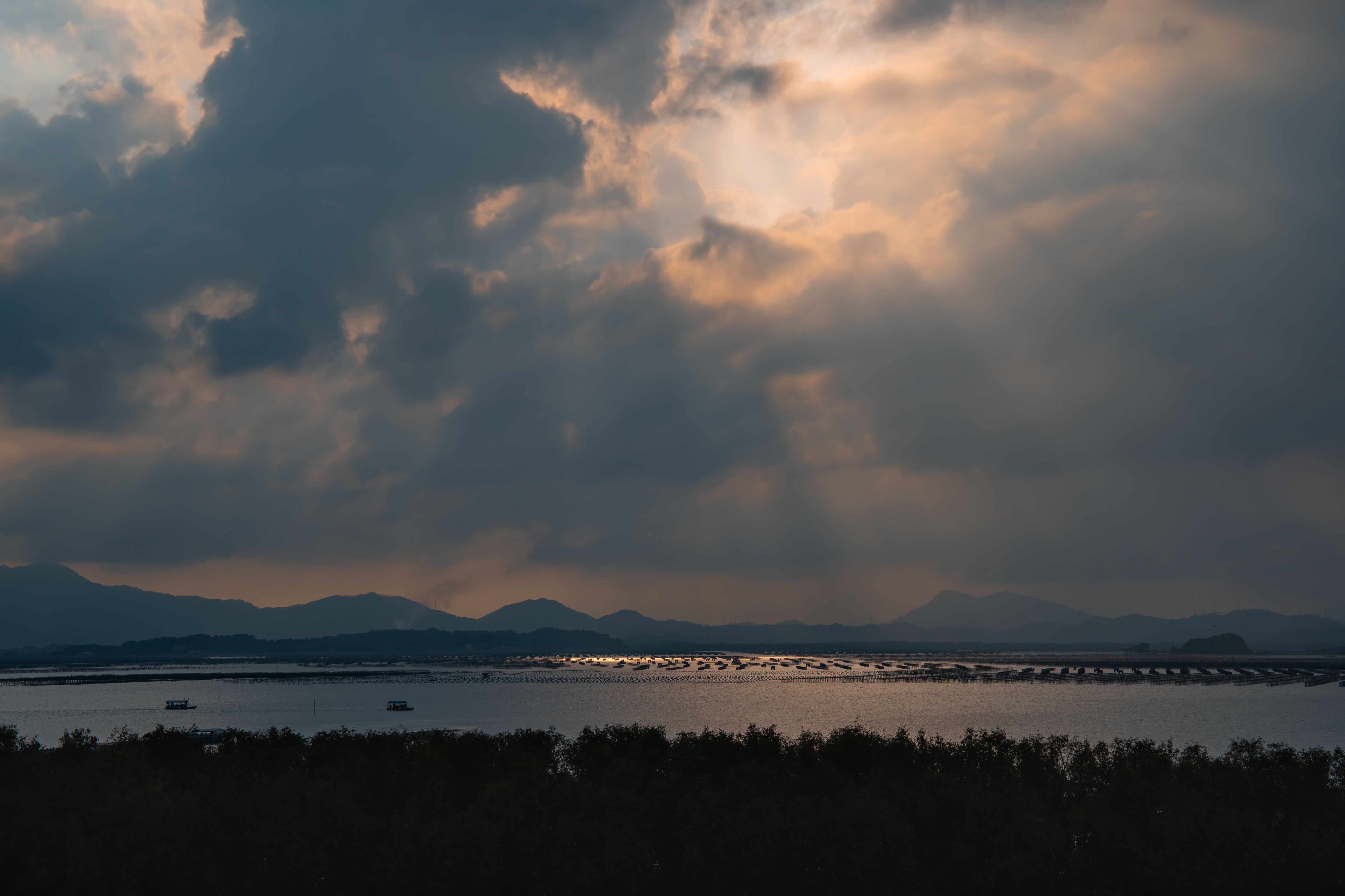 Overcast over Boat on Lake · Free Stock Photo
