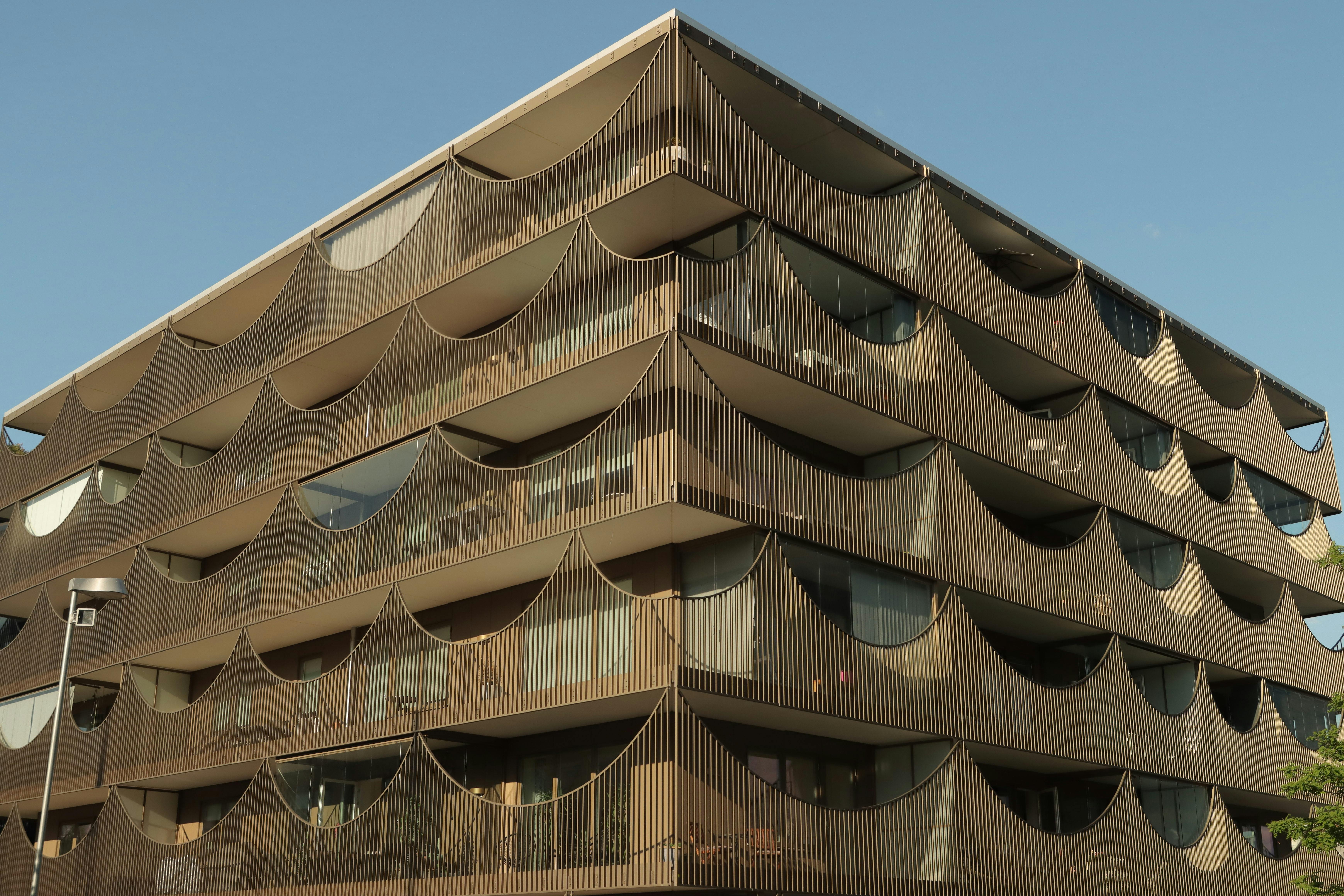 White High Rise Building · Free Stock Photo