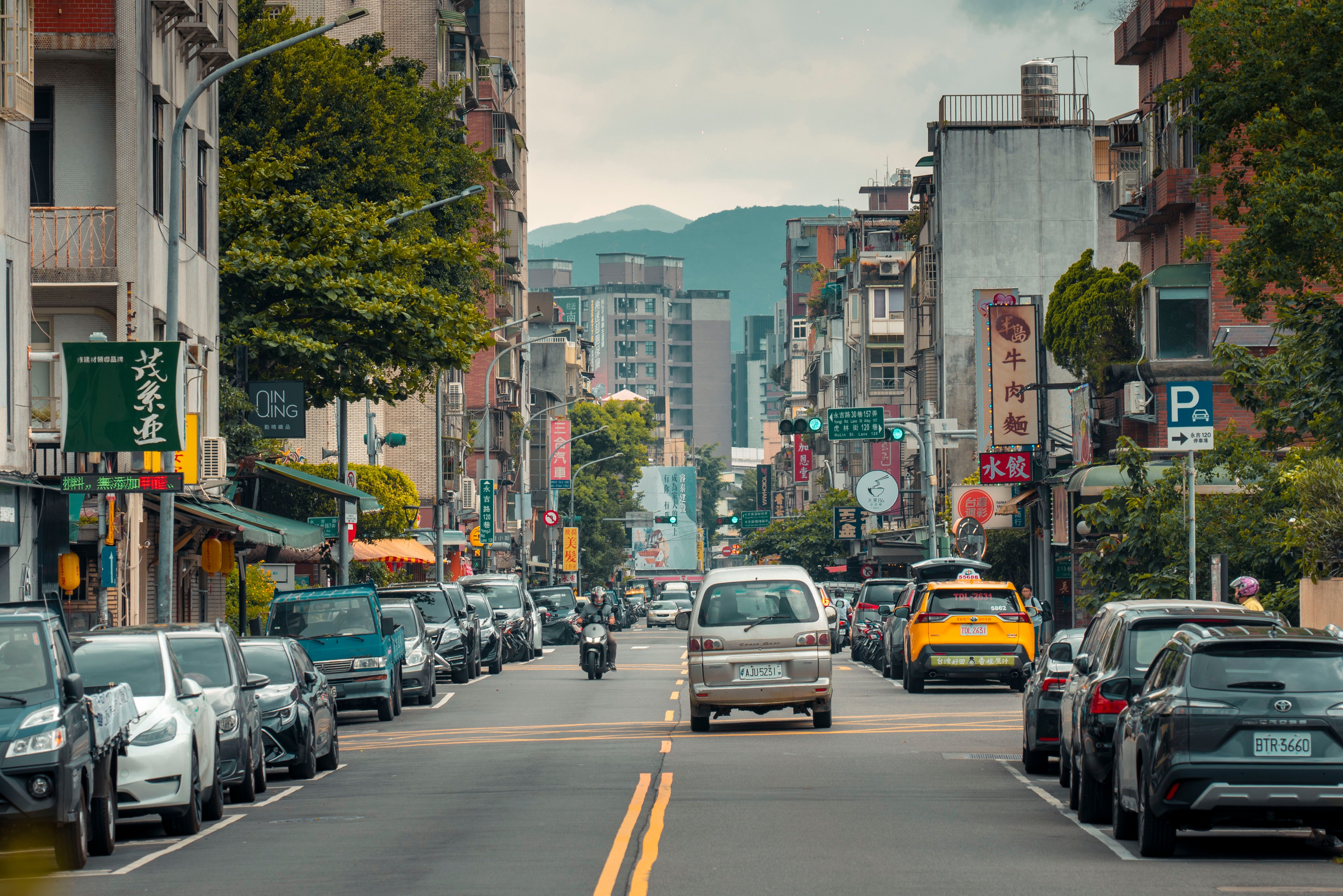 Street in City · Free Stock Photo