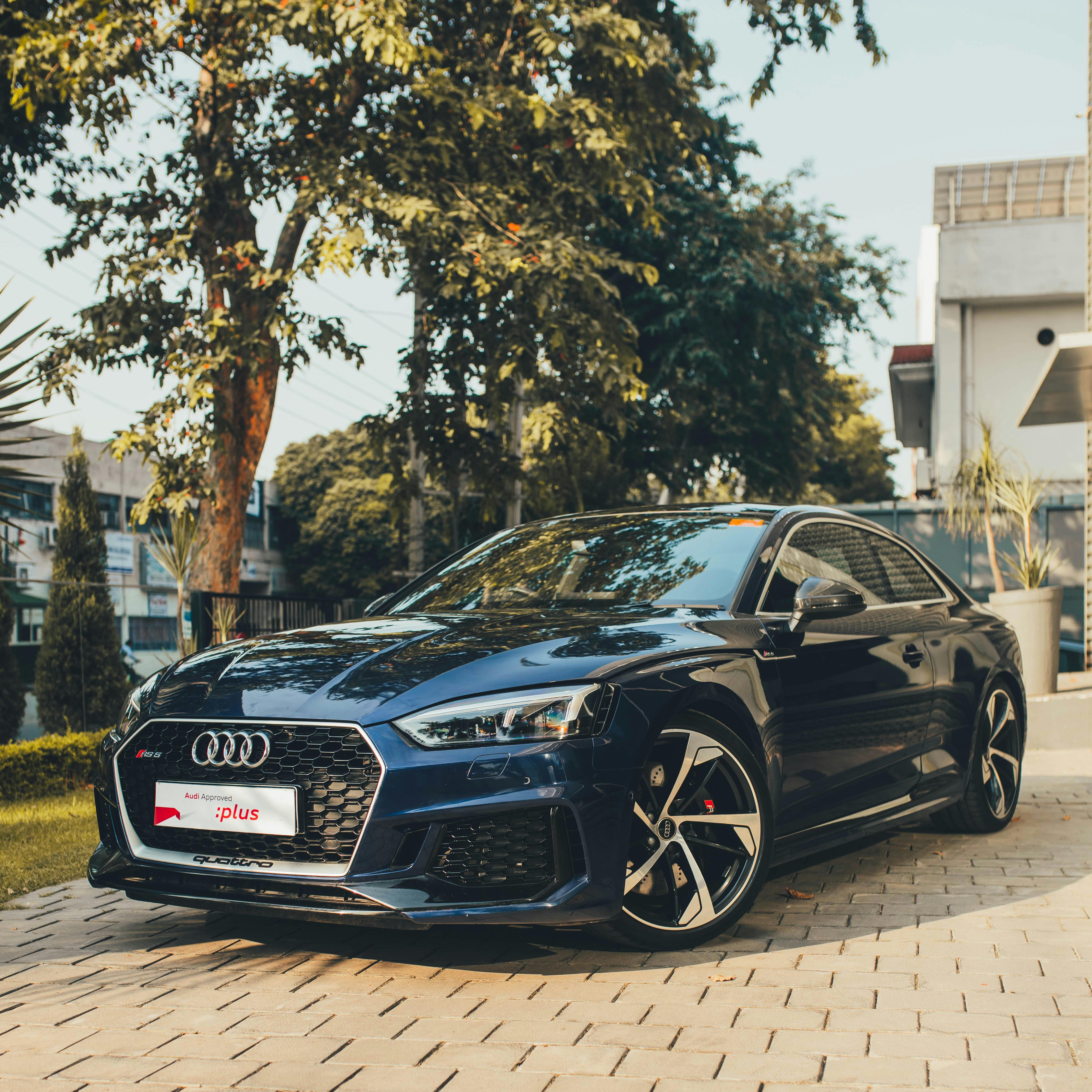Blue Audi RS5 · Free Stock Photo