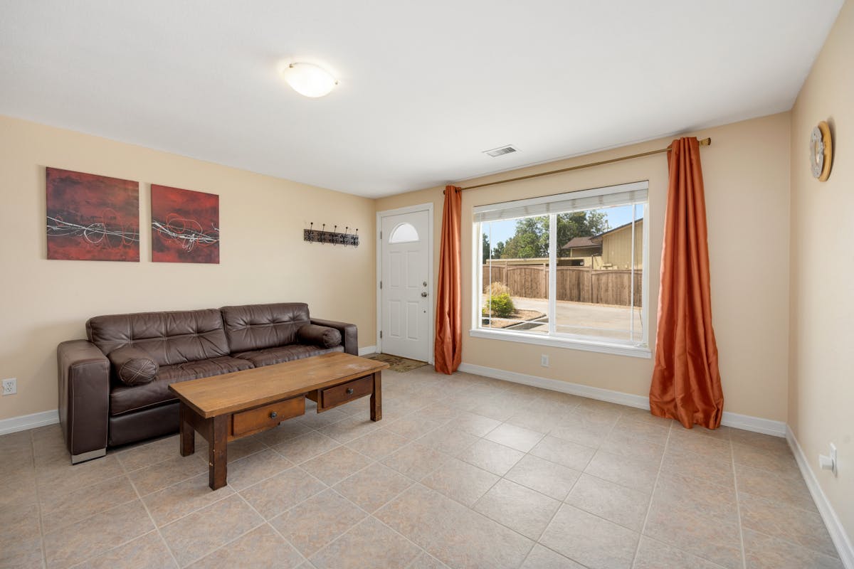 Couch In The Living Room Photos, Download The BEST Free Couch In The ...