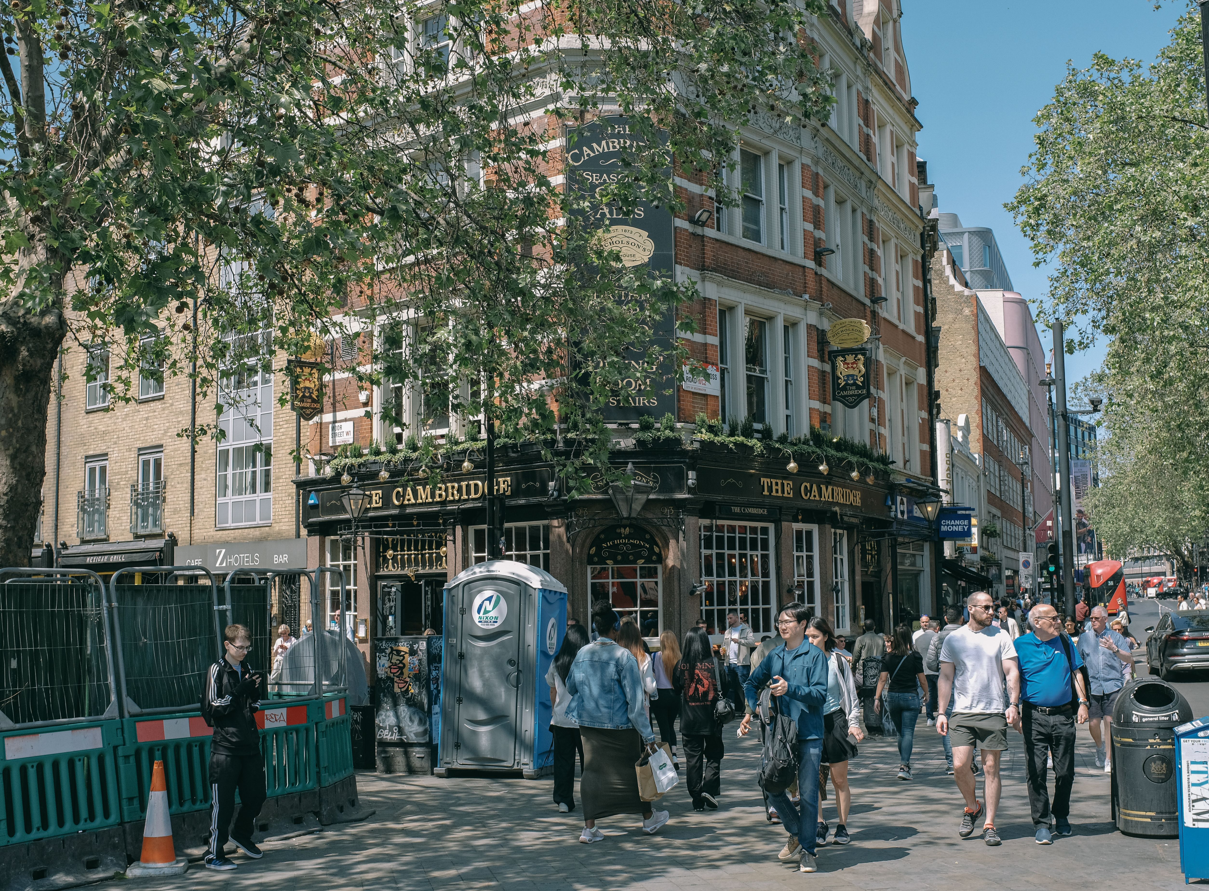 Crowded Pub Photos, Download The BEST Free Crowded Pub Stock Photos ...