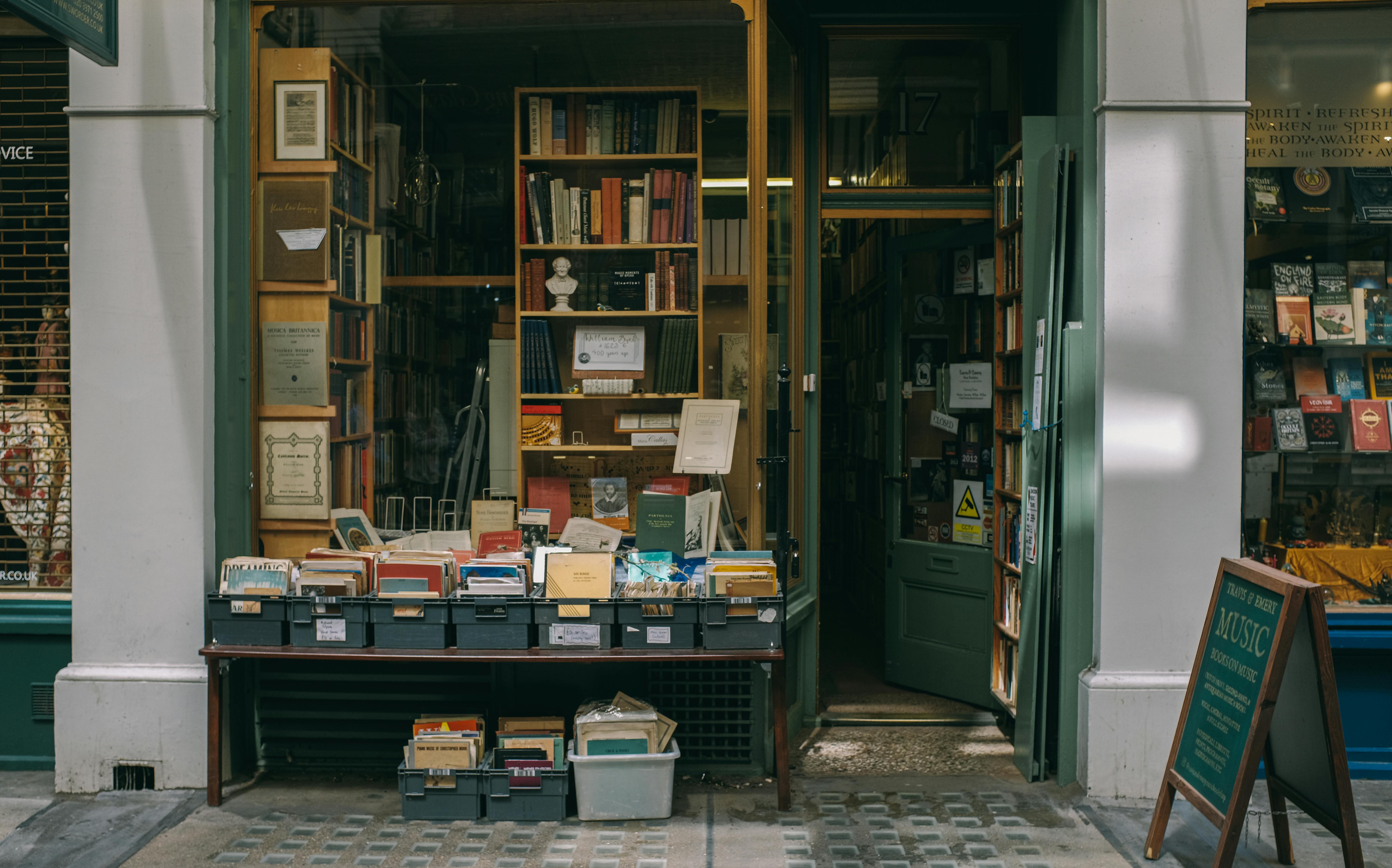 Books Signage · Free Stock Photo