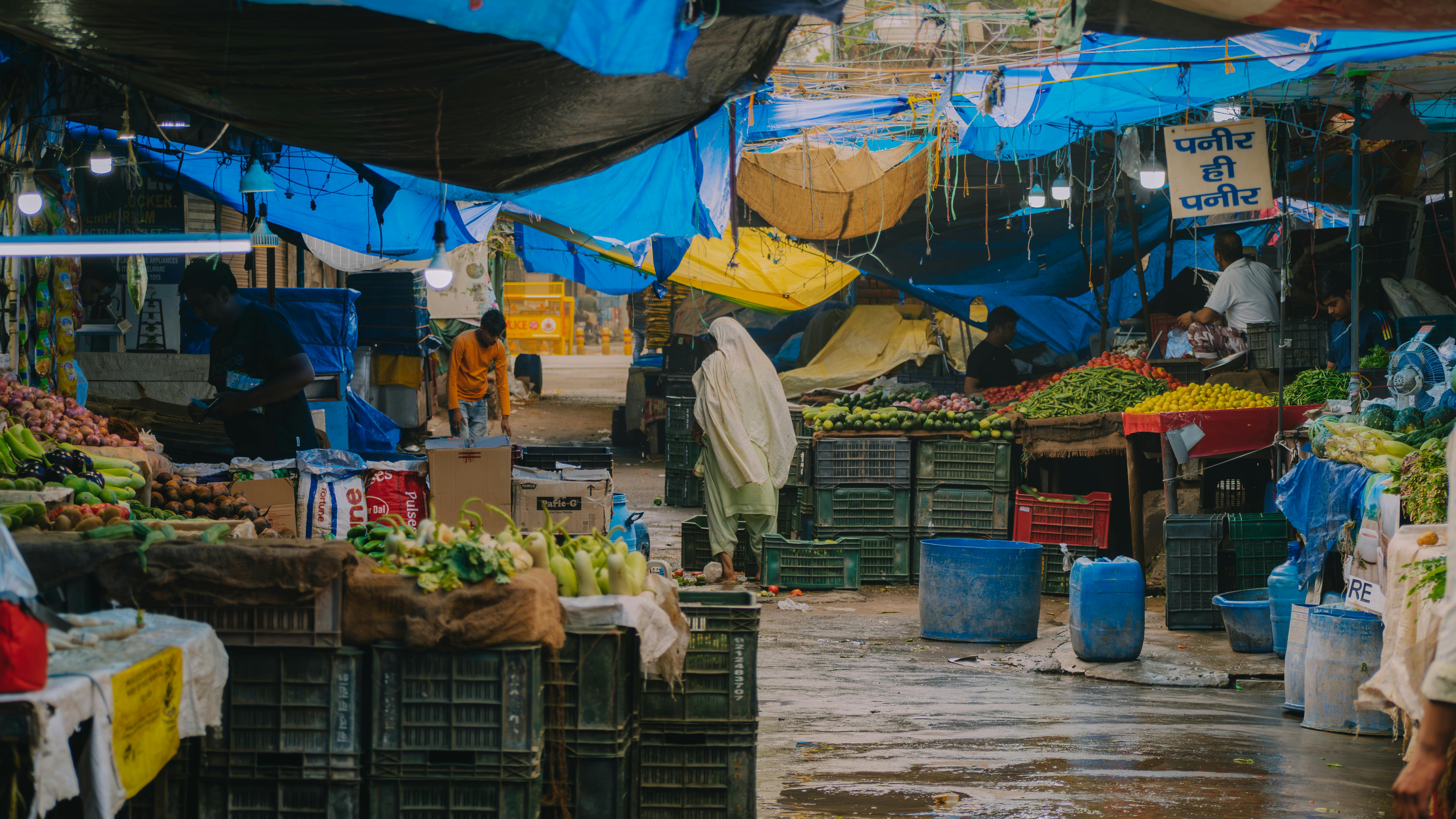 Local Market During Rain · Free Stock Photo