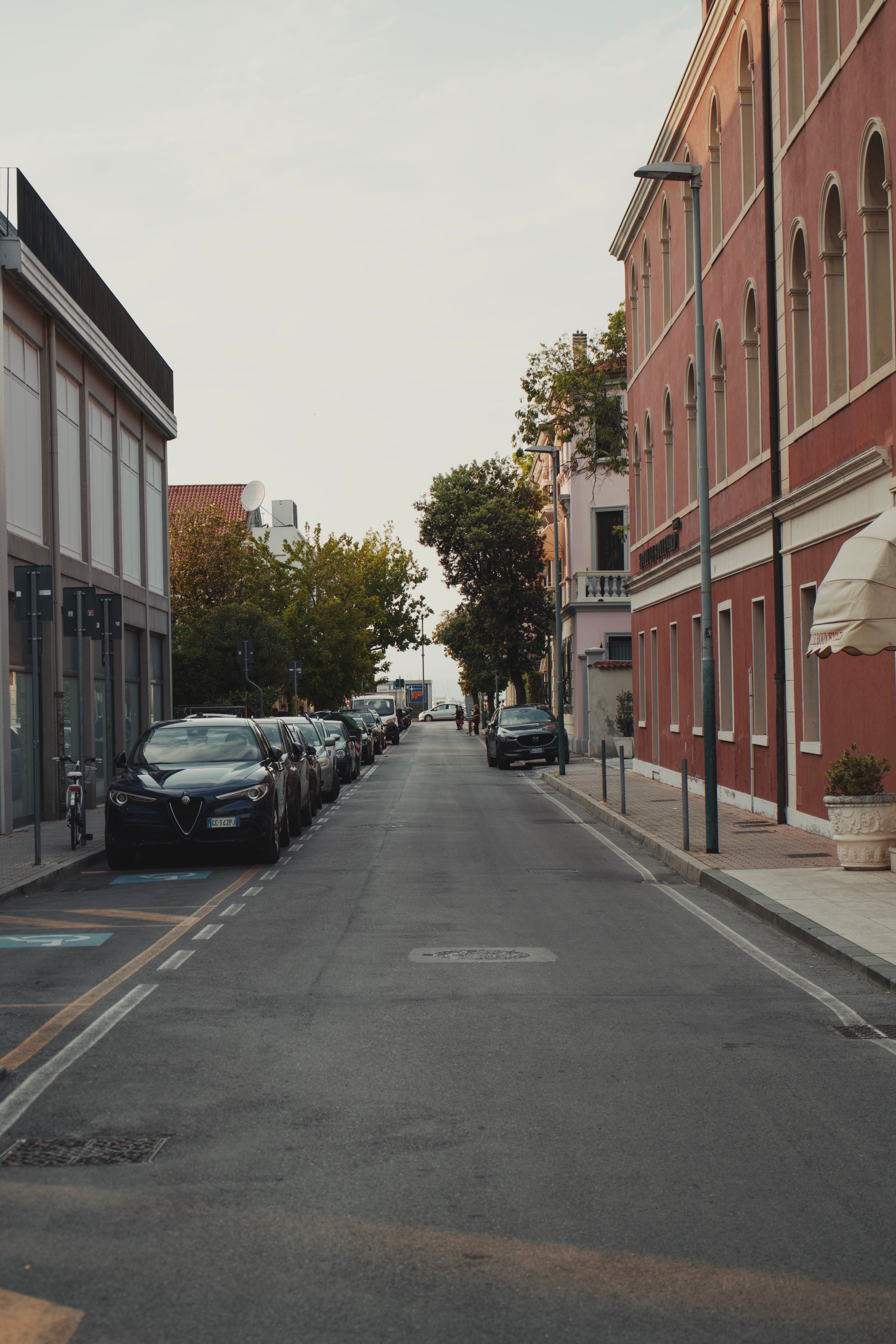 Empty Street in a City · Free Stock Photo