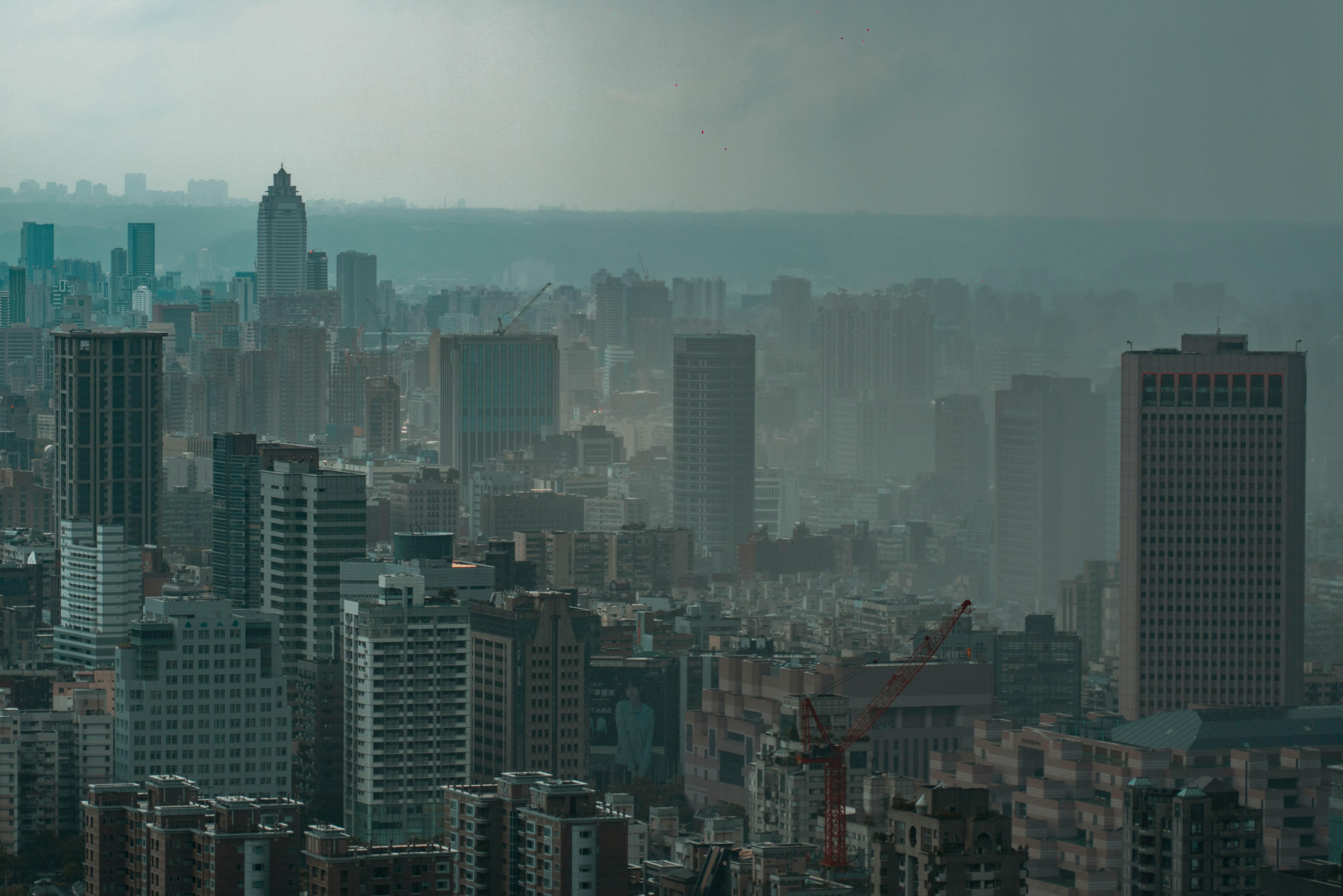 Rain Cloud over City · Free Stock Photo