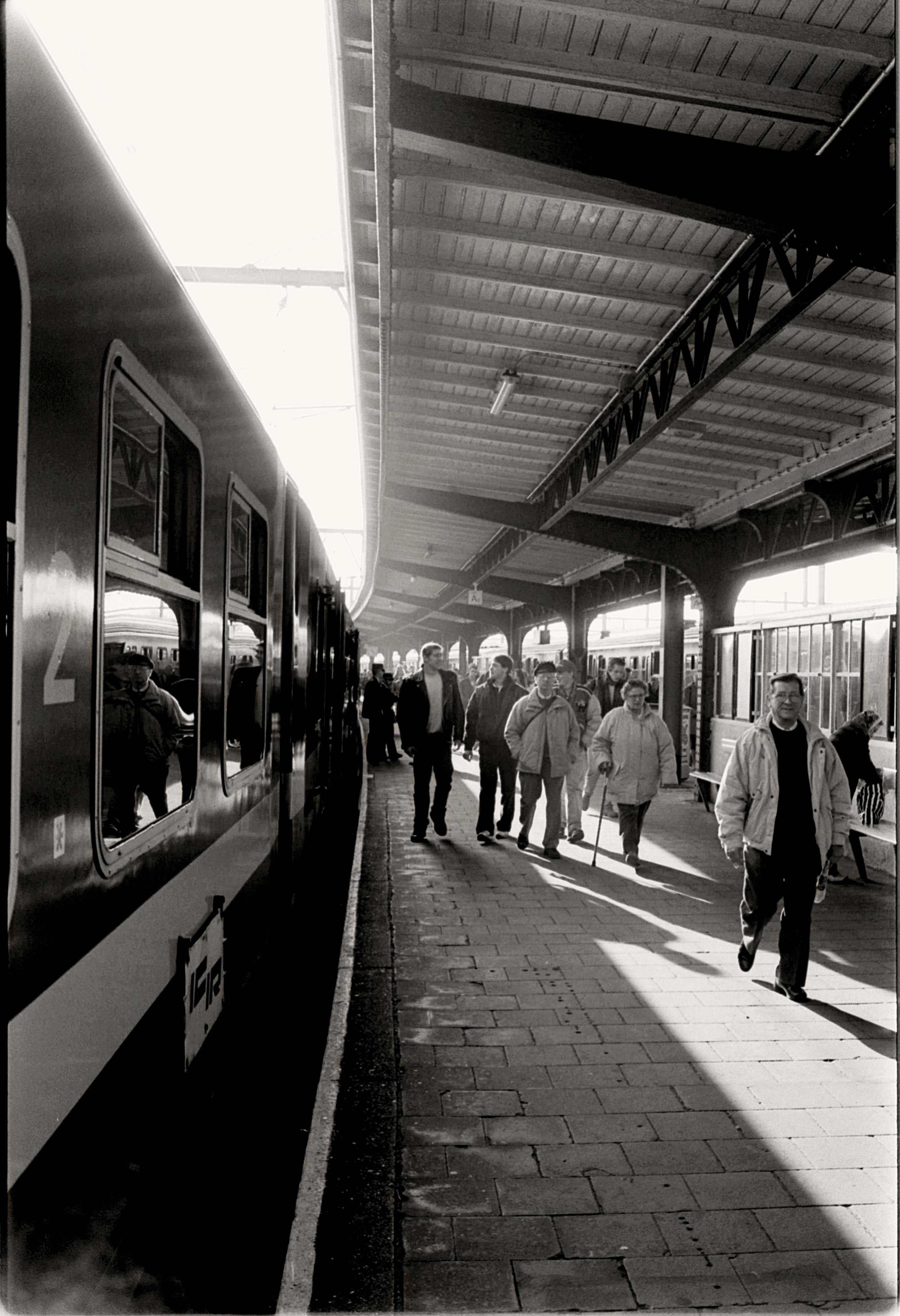 Black and White Picture of a Crowded Train Station Platform · Free ...