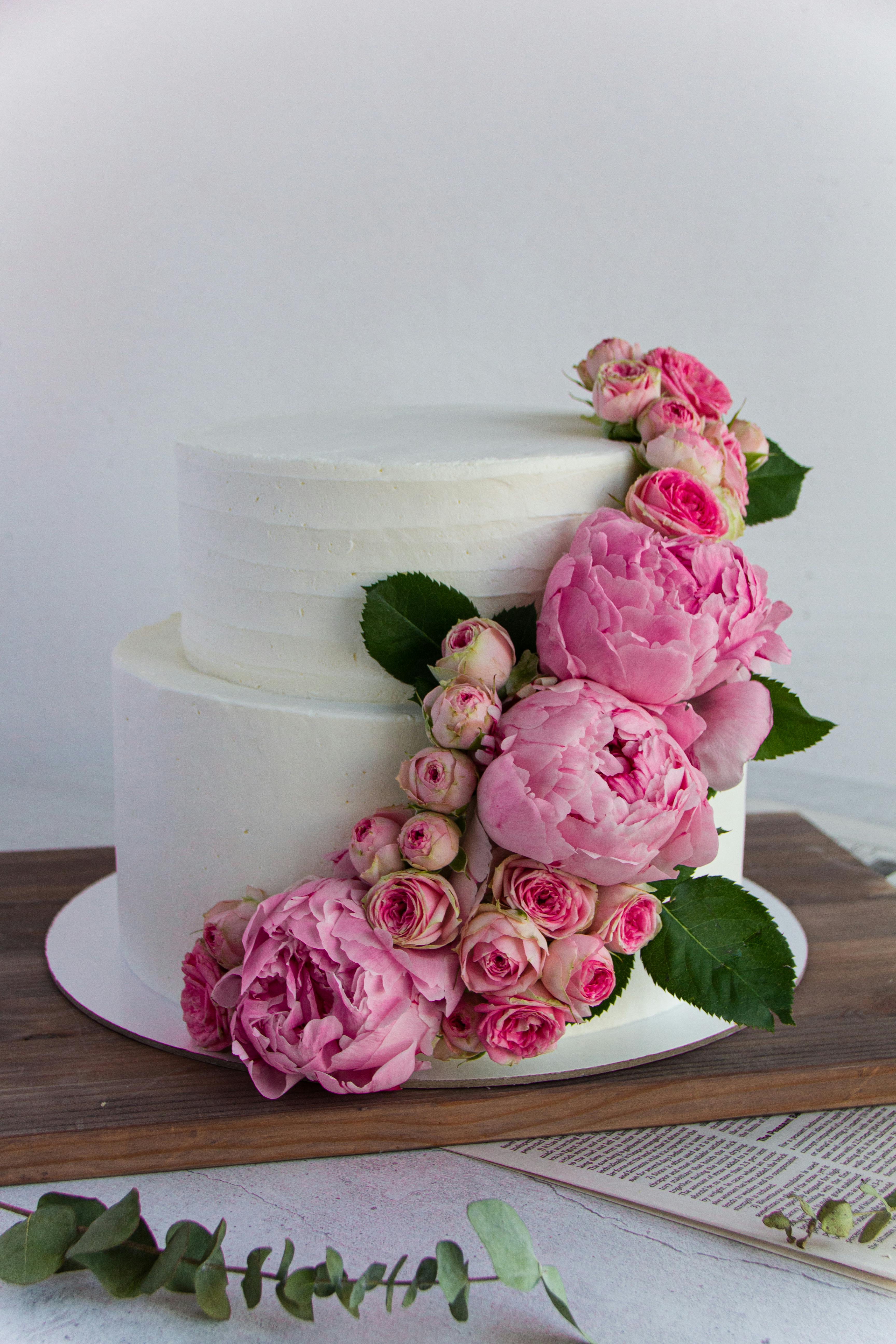 Cake with Roses · Free Stock Photo