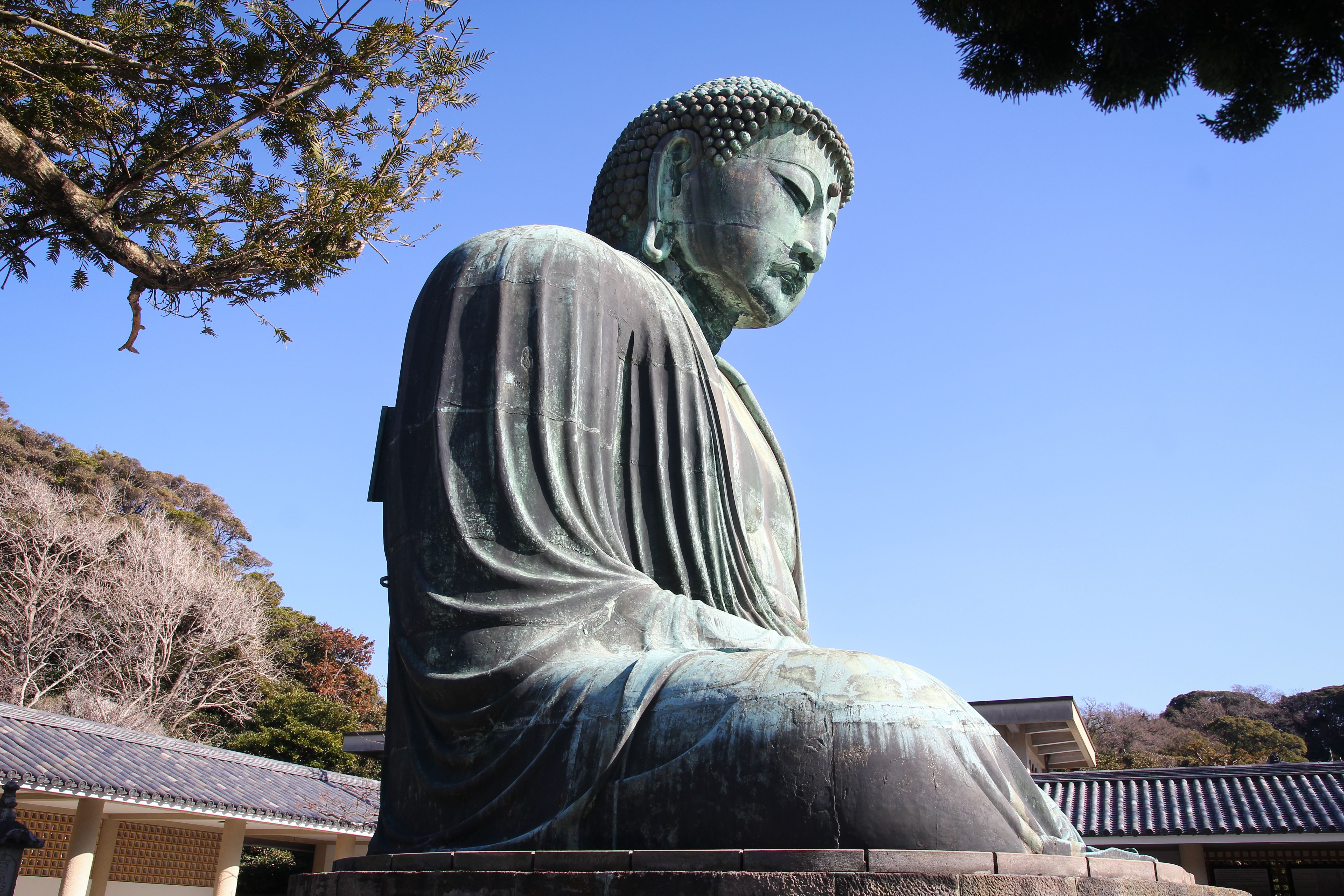 Gray Concrete Statue · Free Stock Photo