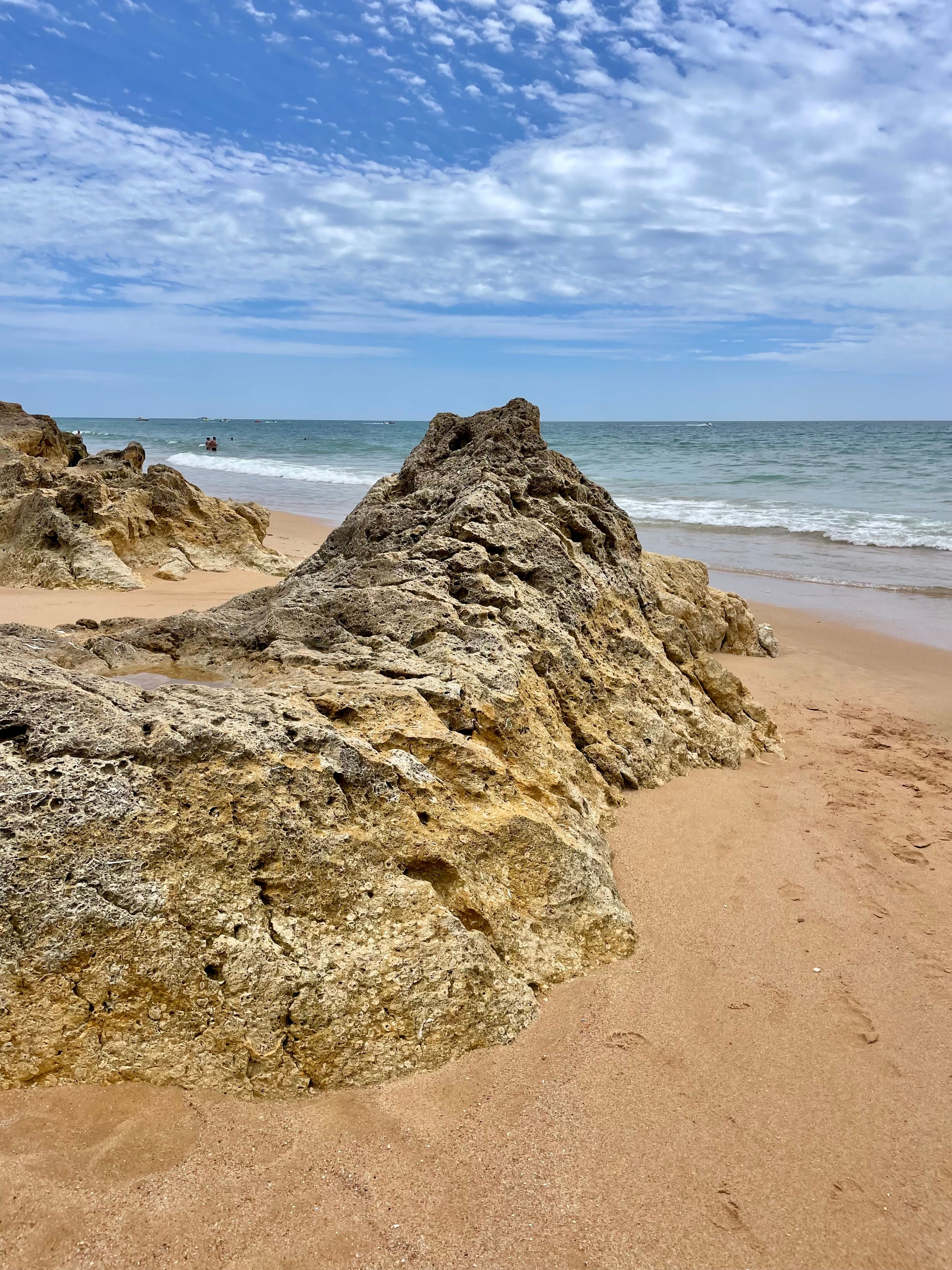 Rock on Beach · Free Stock Photo