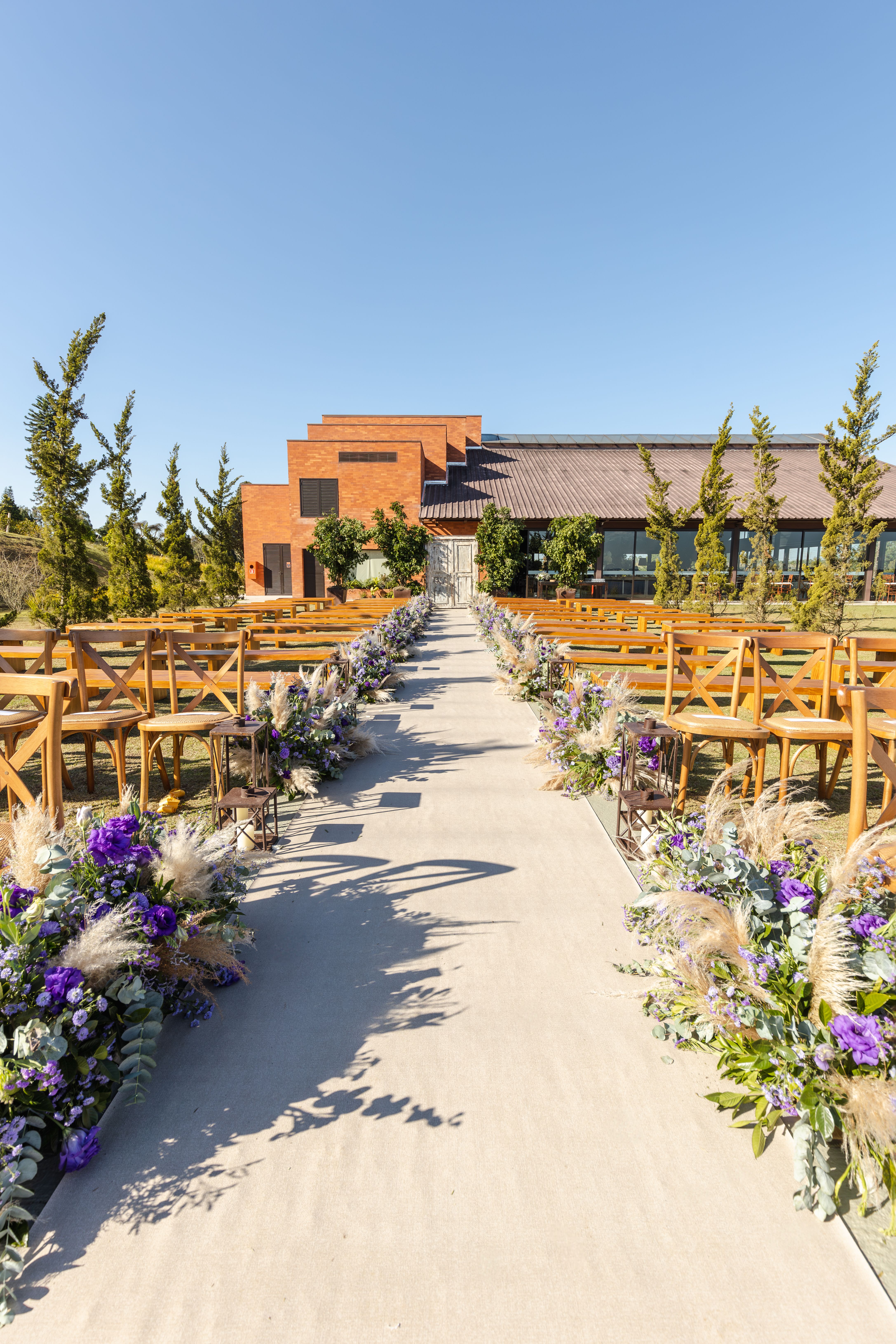 Path between Benches in Wedding Yard · Free Stock Photo