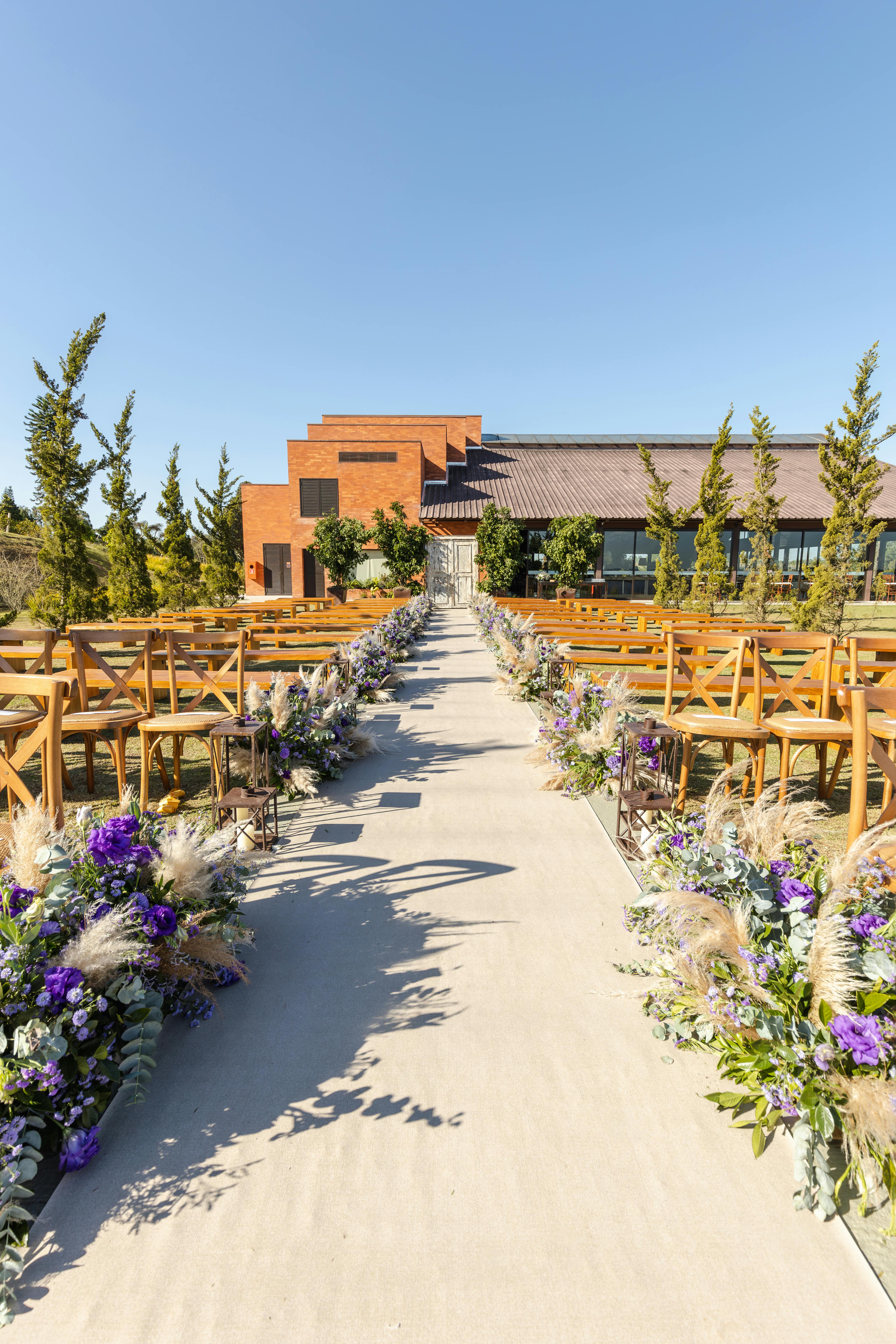 Path between Benches in Wedding Yard · Free Stock Photo