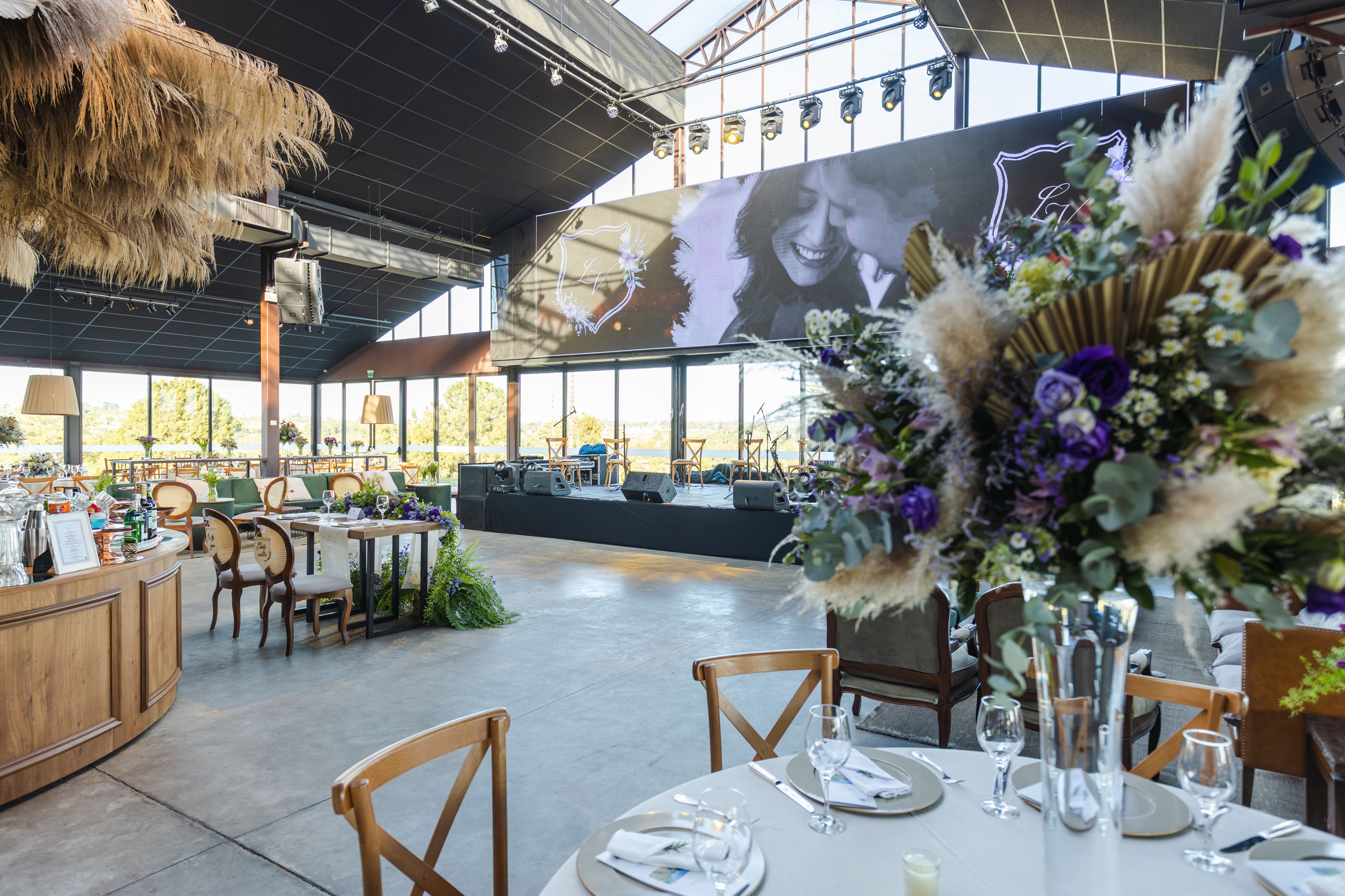 Stage and Screen in Wedding Restaurant Room · Free Stock Photo