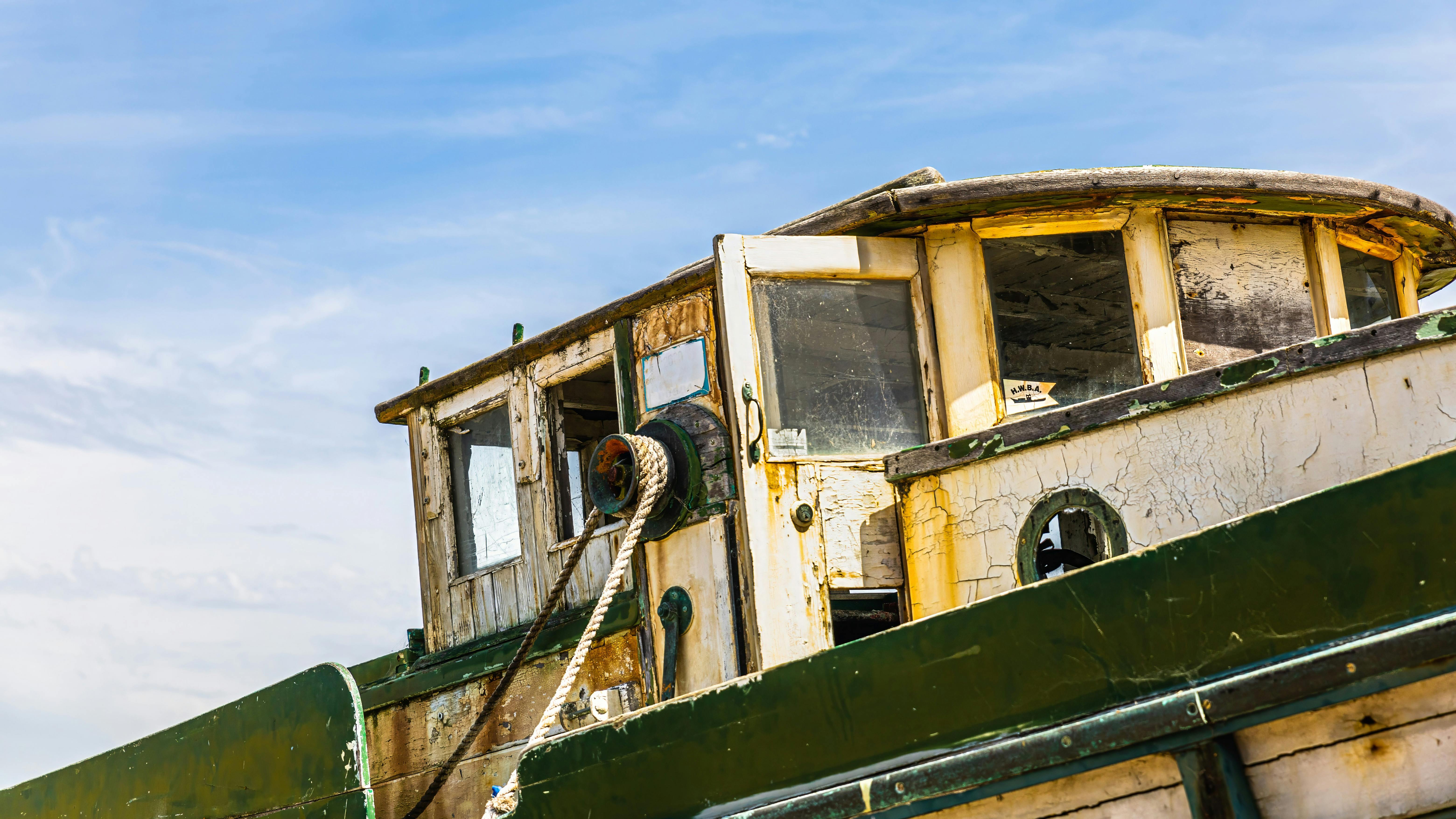 Decaying Rusty Boat · Free Stock Photo