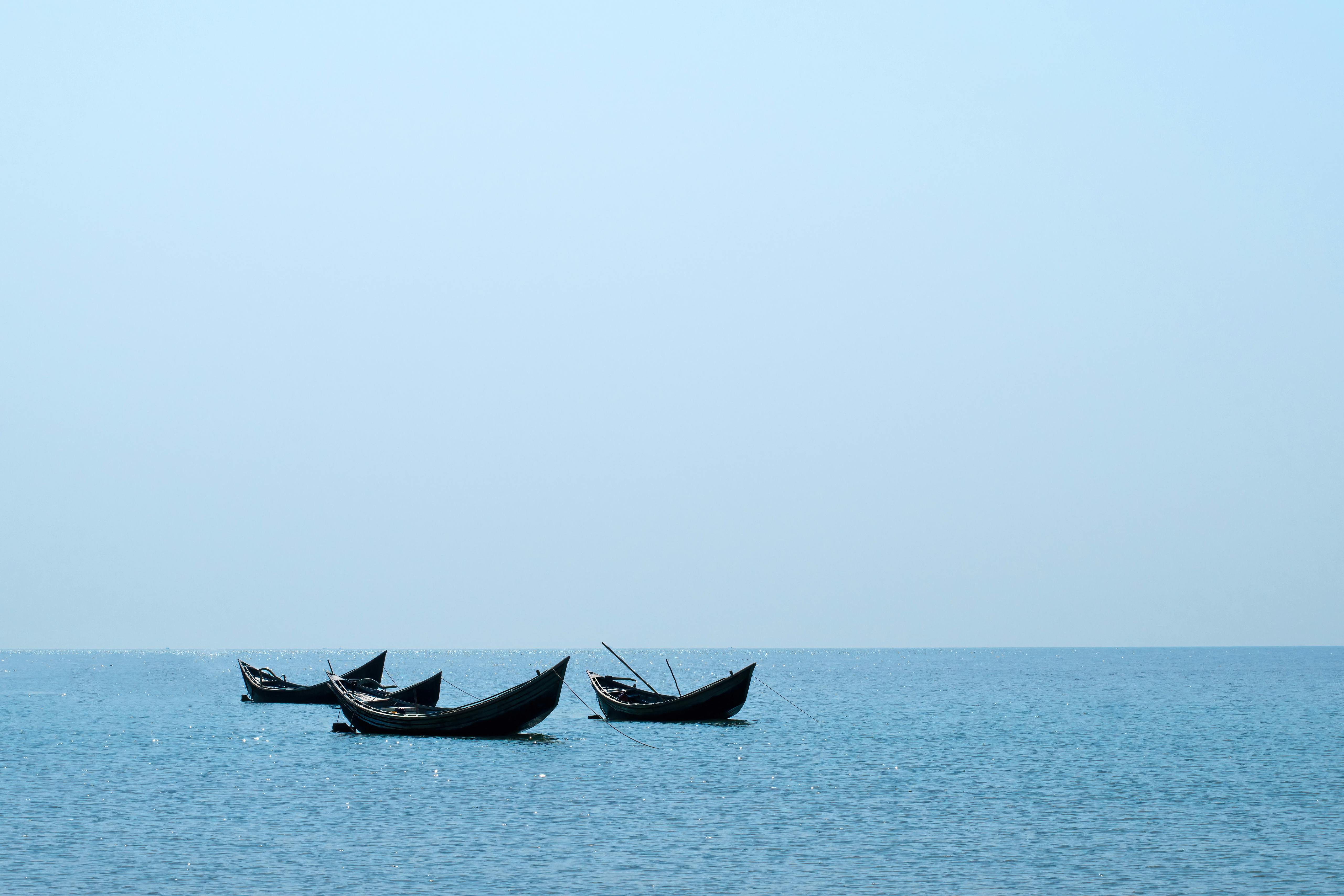 Empty Motorboat on Water · Free Stock Photo