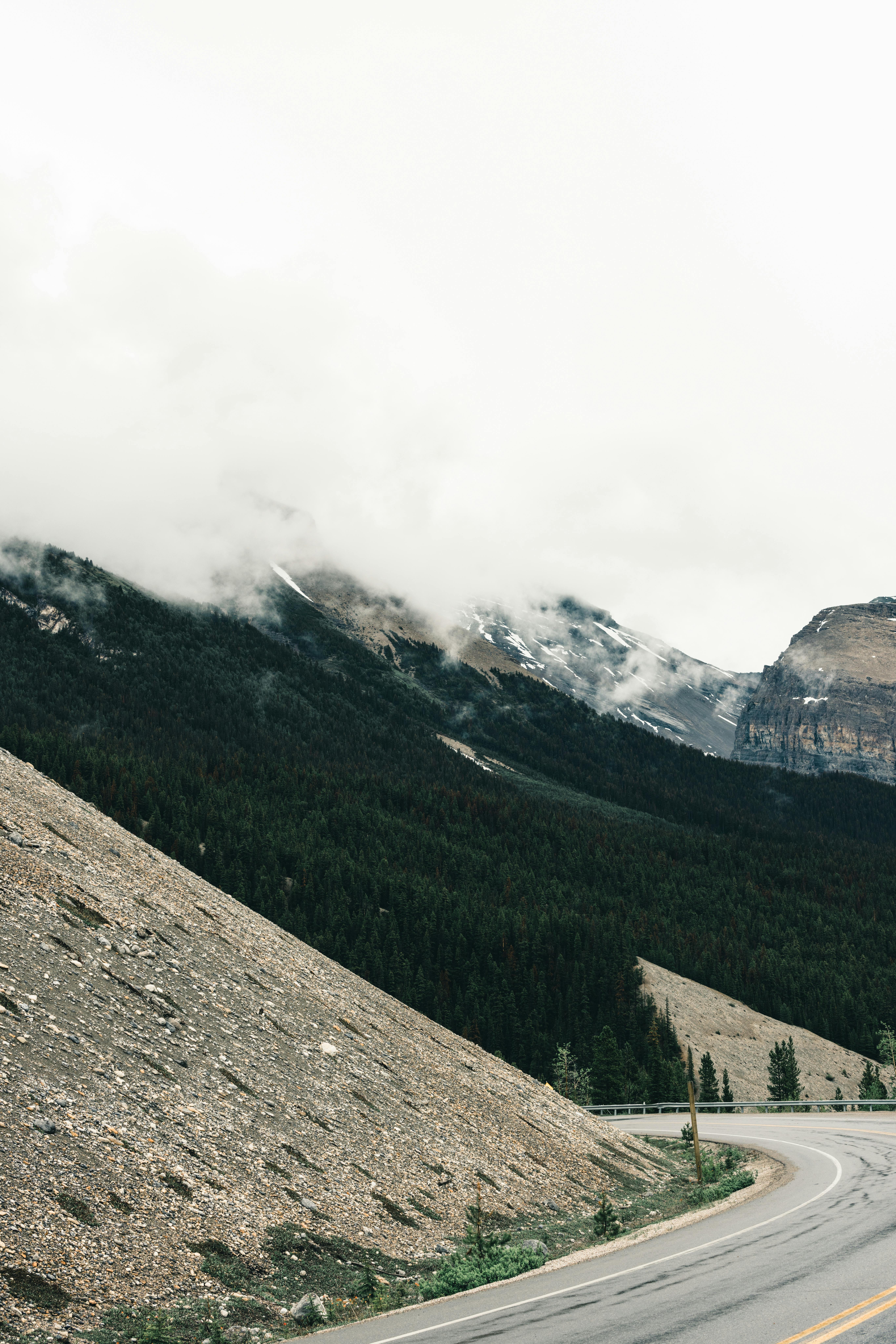 Gray Concrete Road · Free Stock Photo