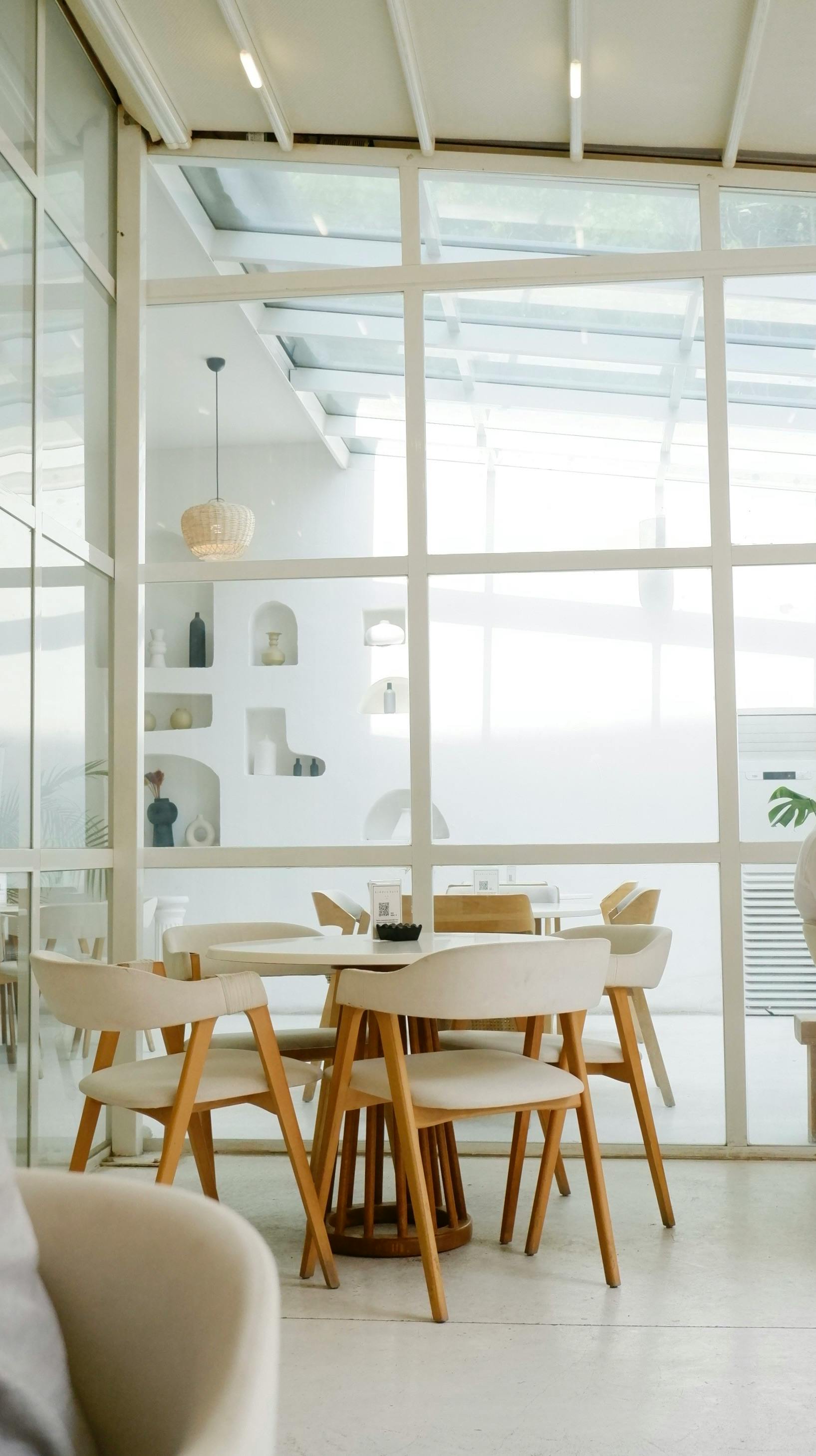 Living Room With Windows Photos, Download The BEST Free Living Room ...